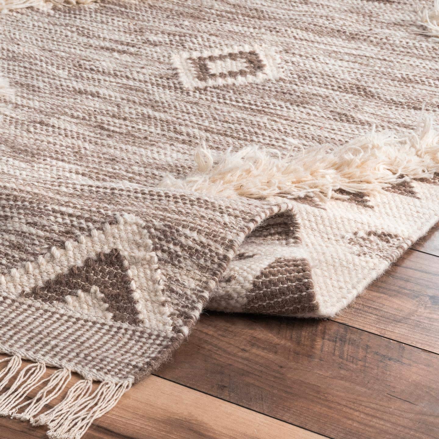 nuLOOM Savannah Moroccan Tasseled Wool Area Rug, 4x6, Beige