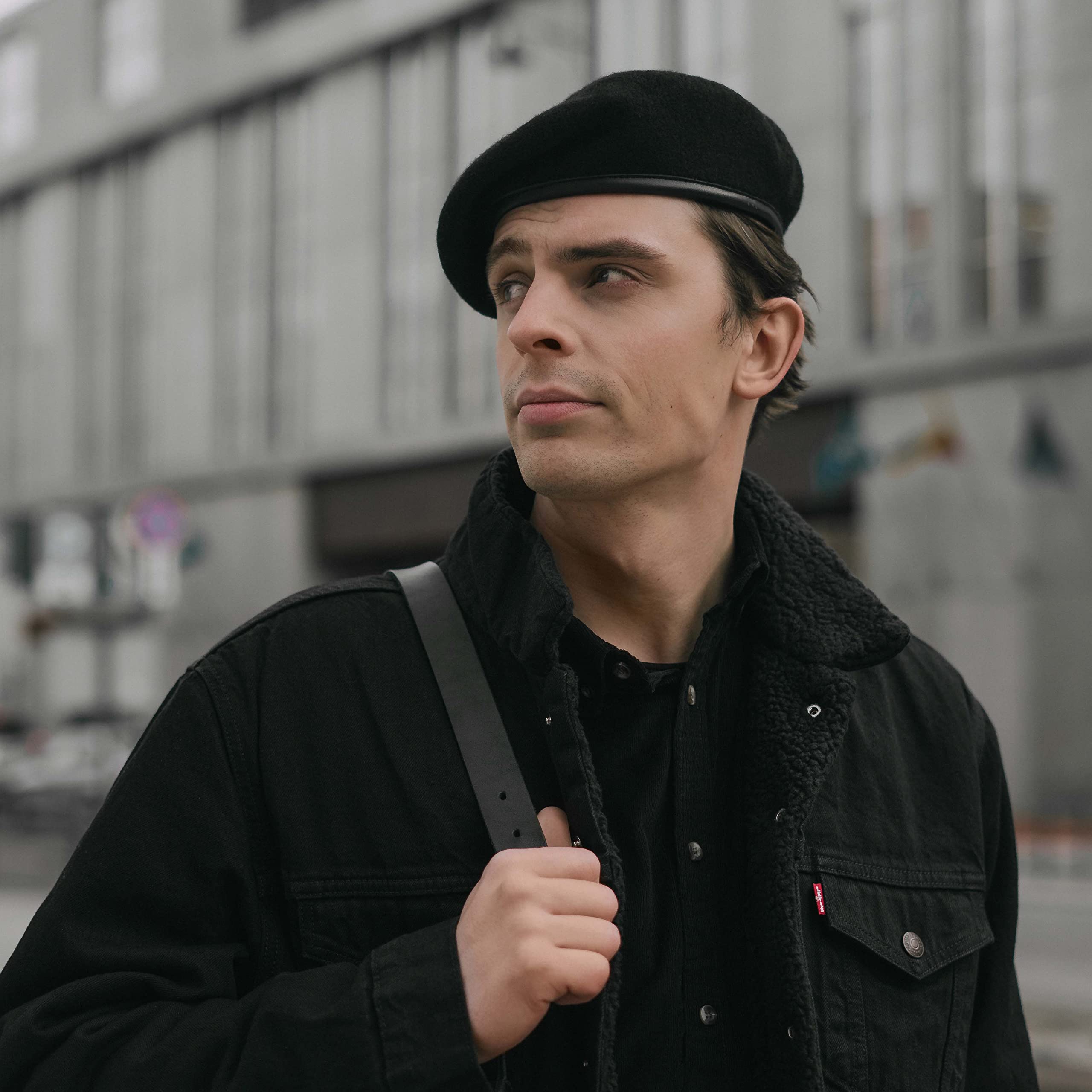 SAALVI 100% Wool and Leather Military Beret for Men and Women Wool Beret Hat, Soft Satin Lining, Black Size, 7 1/2