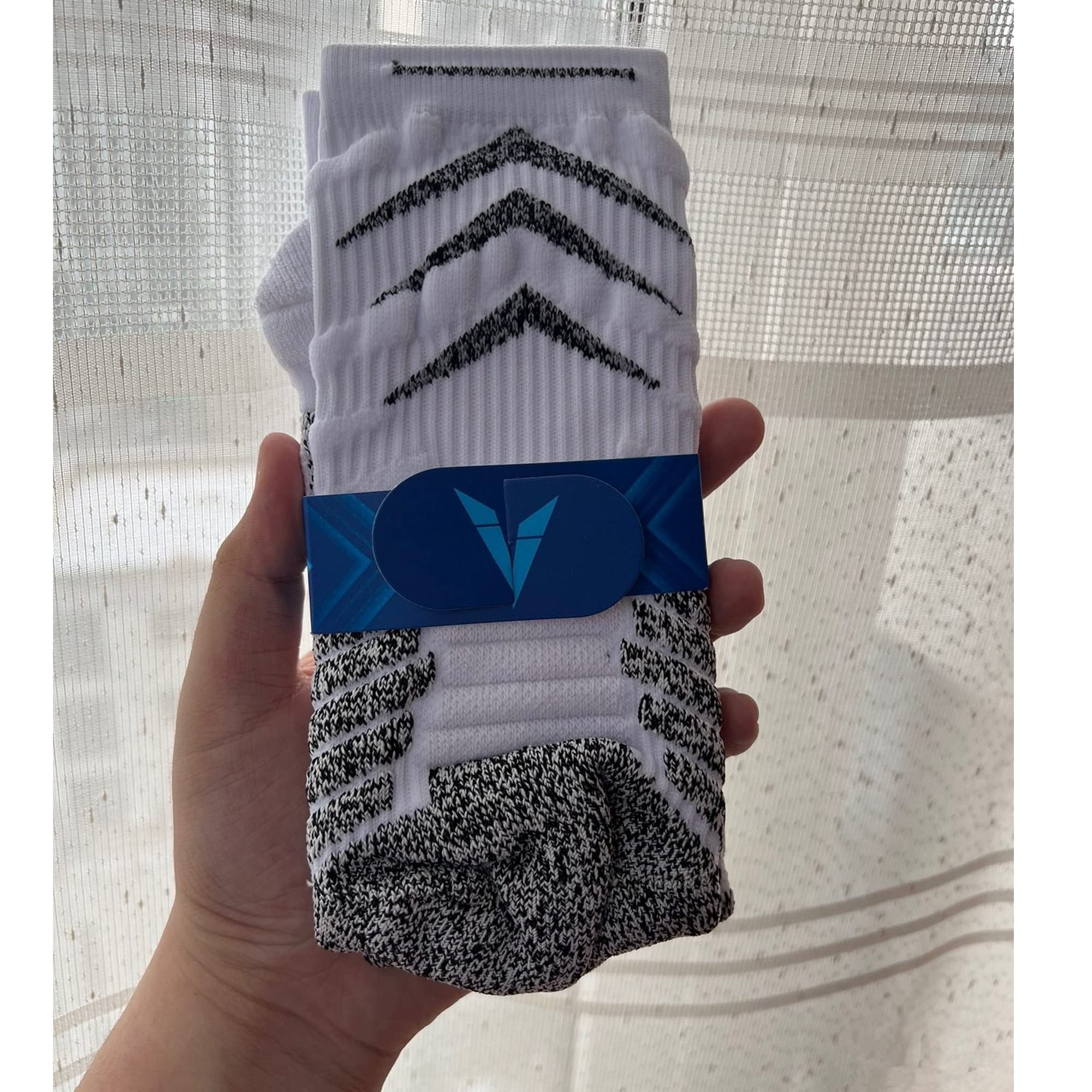 Veadoorn 4pack Basketball Socks Cushioned Athletic Crew Socks Thick Compression Sports Socks for Men & Women (pro,L)
