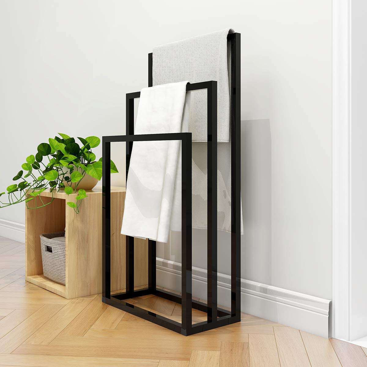 Metal Freestanding Towel Rack, 3 Tier Bathroom Towel Rack, Freestanding Towel Rack, Blanket Ladder Rack, Oversized Bath Towel Drying and Display Rack (Black)
