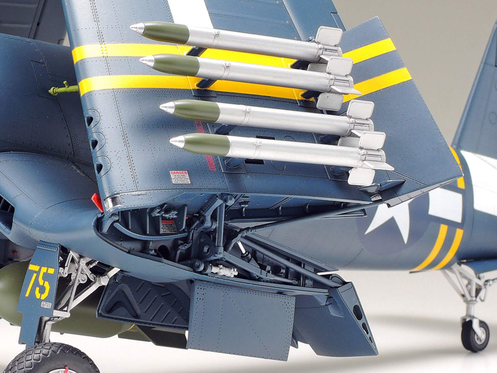 TAMIYA 60327 1/32 Vought F4U-1D Corsair Plastic Model Airplane Kit for 168 months to 1200 months
