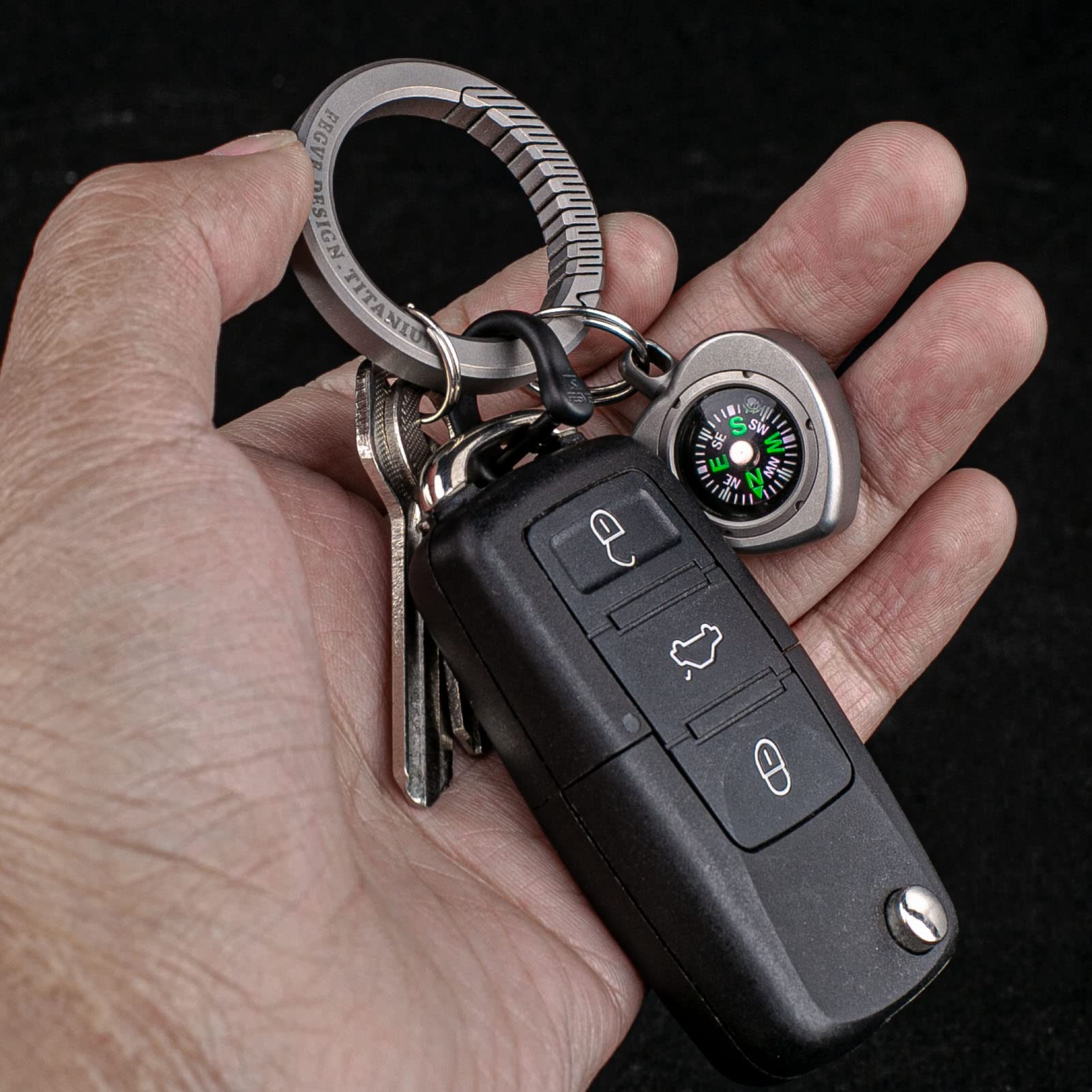 TISUR Titanium Key Ring,D-Rings Key Rings for Keychains Heavy Duty with Screw Shackle, Car Key Chain Ring for Men and Women 2 Pcs (Black Matte XS)
