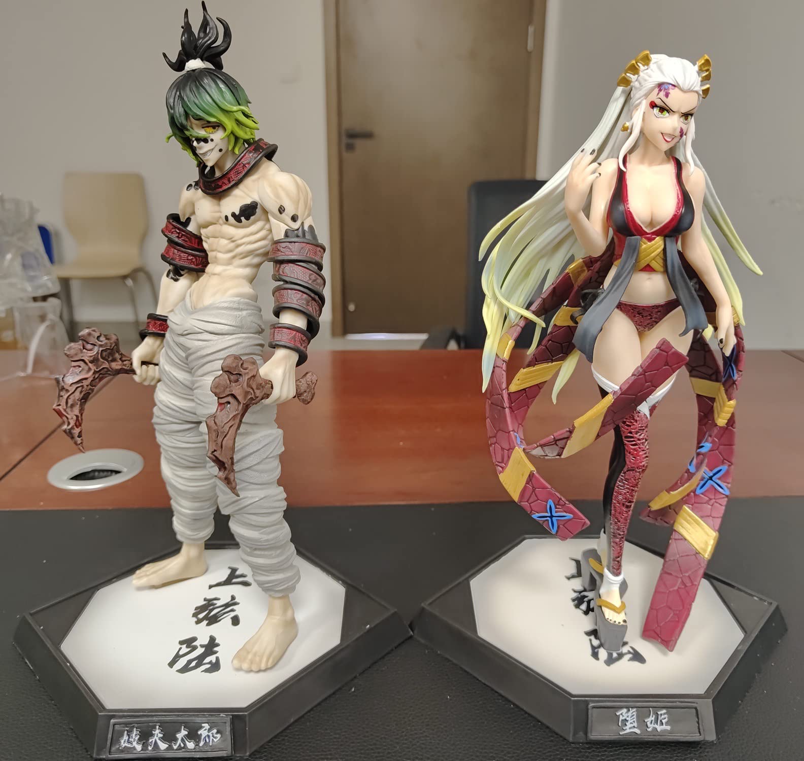 Uzui Tengen Daki Figure Anime Statue Model Color Desktop Decoration Gift Anime Fan Collection(28CM/11IN)