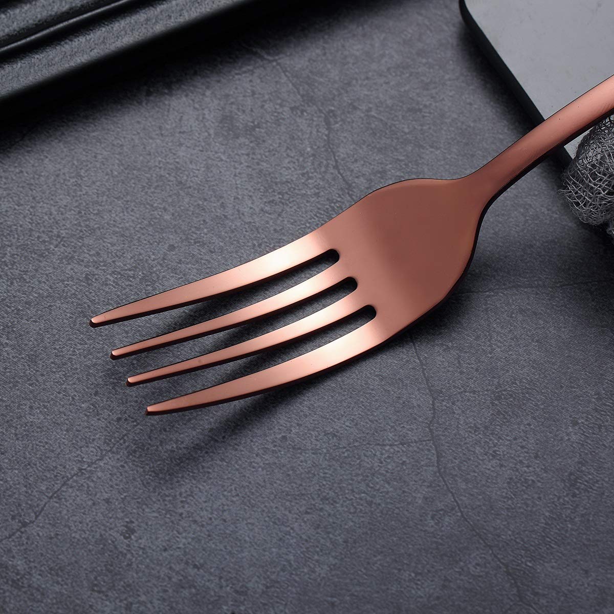 Rose Gold Flatware Set 20 Piece Service for 4, Copper Plated Stainless Steel Silverware set Service for 4 (Shiny, Copper)