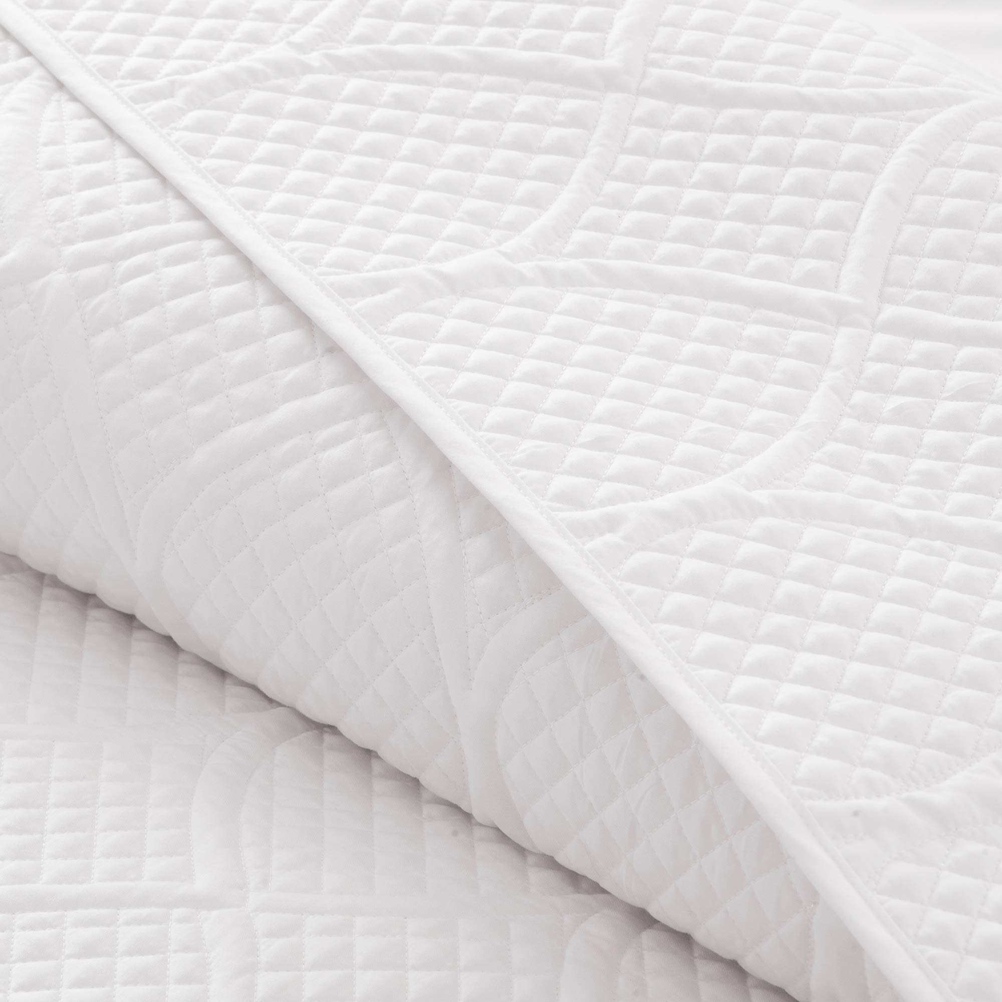 Madison Park Corrine Full/Queen Size Quilt Bedding Set - White, Patterned Texture – 3 Piece Bedding Quilt Coverlets – Ultra Soft Microfiber Bed Quilts Quilted Coverlet