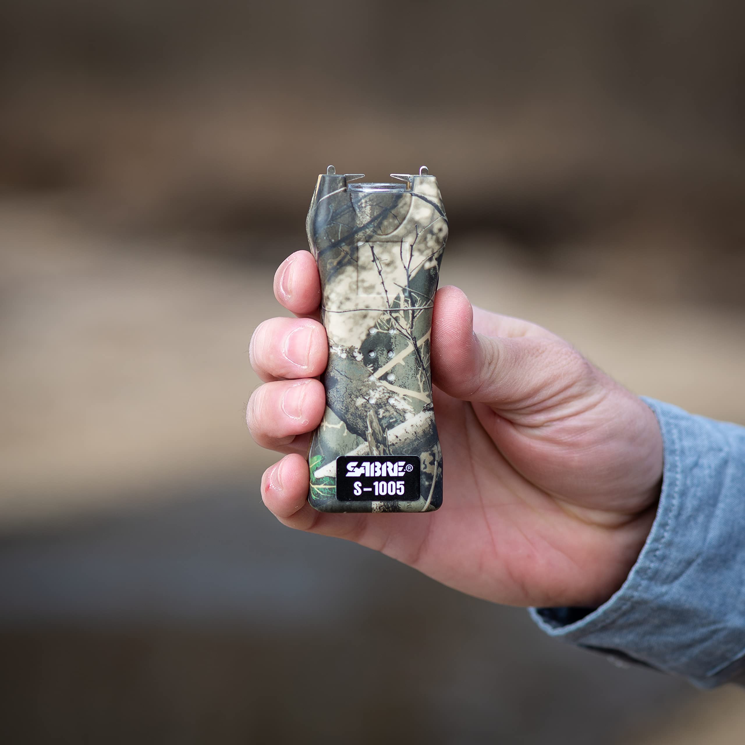 SABRE Realtree Edge 2-in-1 Stun Gun with Flashlight & Belt Holster, Emits 1.60 Powerful Pain Inducing Microcoulombs (µC) Charge, 120 Lumen LED Flashlight, Rubberized Grip, Compact Design,Rechargeable