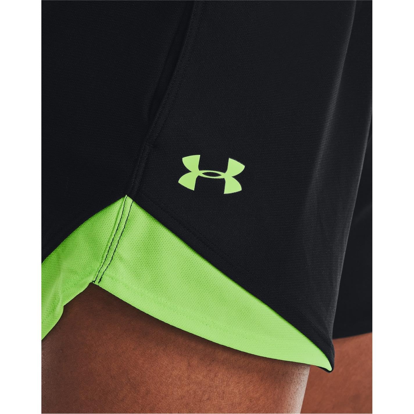 Under Armour Women's Play Up 3.0 Shorts, Black (041)/Green, X-Small