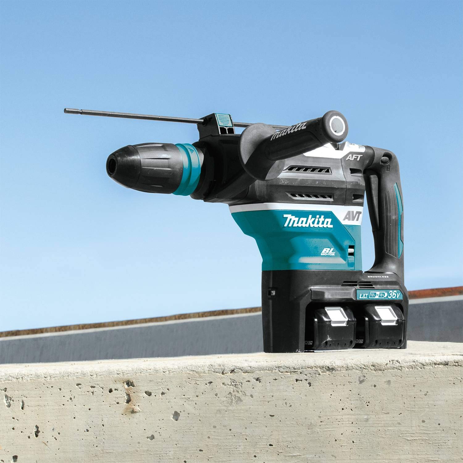 Makita XRH07PTUN 18V X2 LXT® Lithium-Ion (36V) Brushless Cordless 1-9/16" Advanced AVT® Rotary Hammer Kit, SDS-MAX, AFT®, AWS™ (5.0Ah)