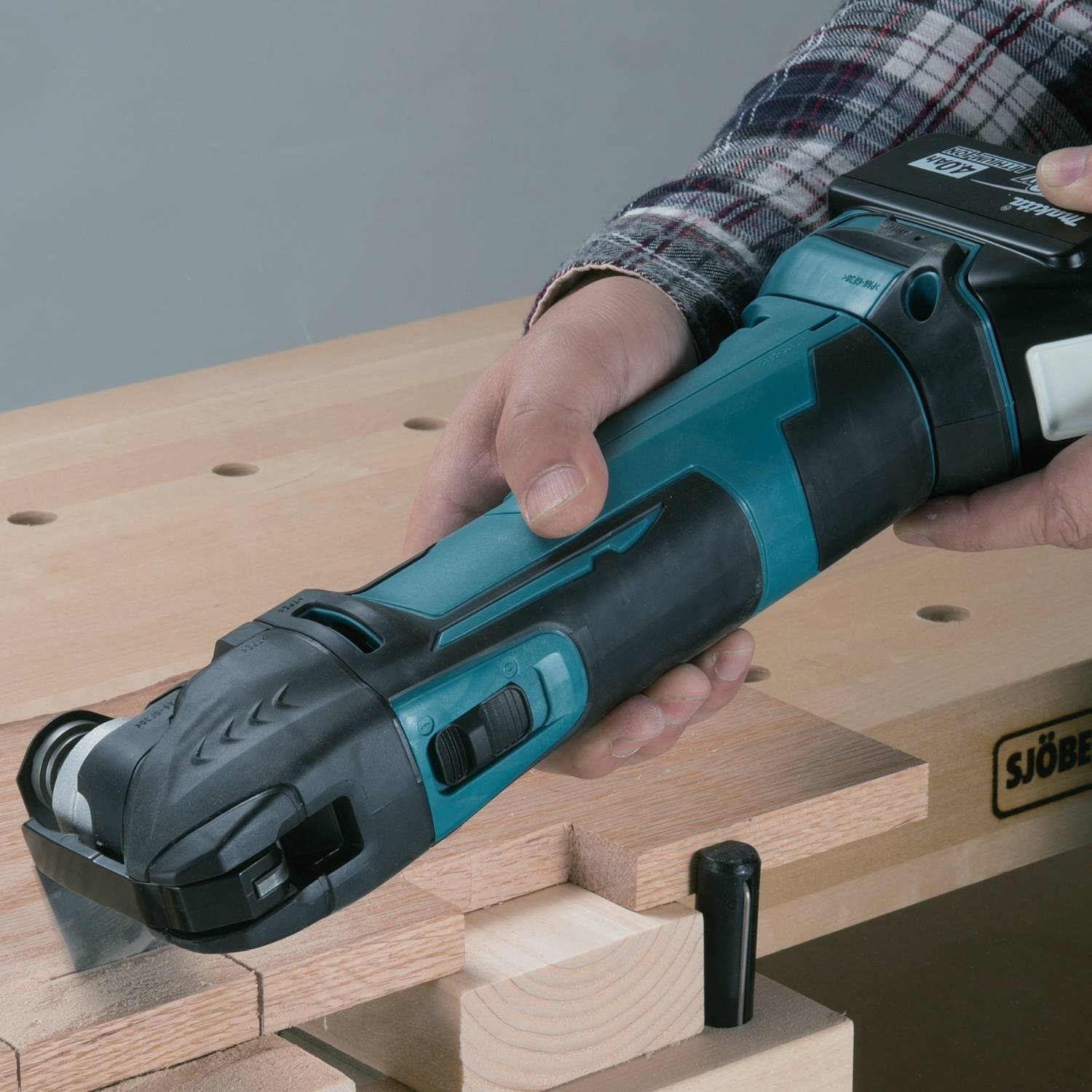Makita XT269M 18V LXT Lithium-Ion Brushless Cordless 2-Pc. Combo Kit (4.0Ah) with XMT03Z 18V LXT Lithium-Ion Cordless Multi-Tool