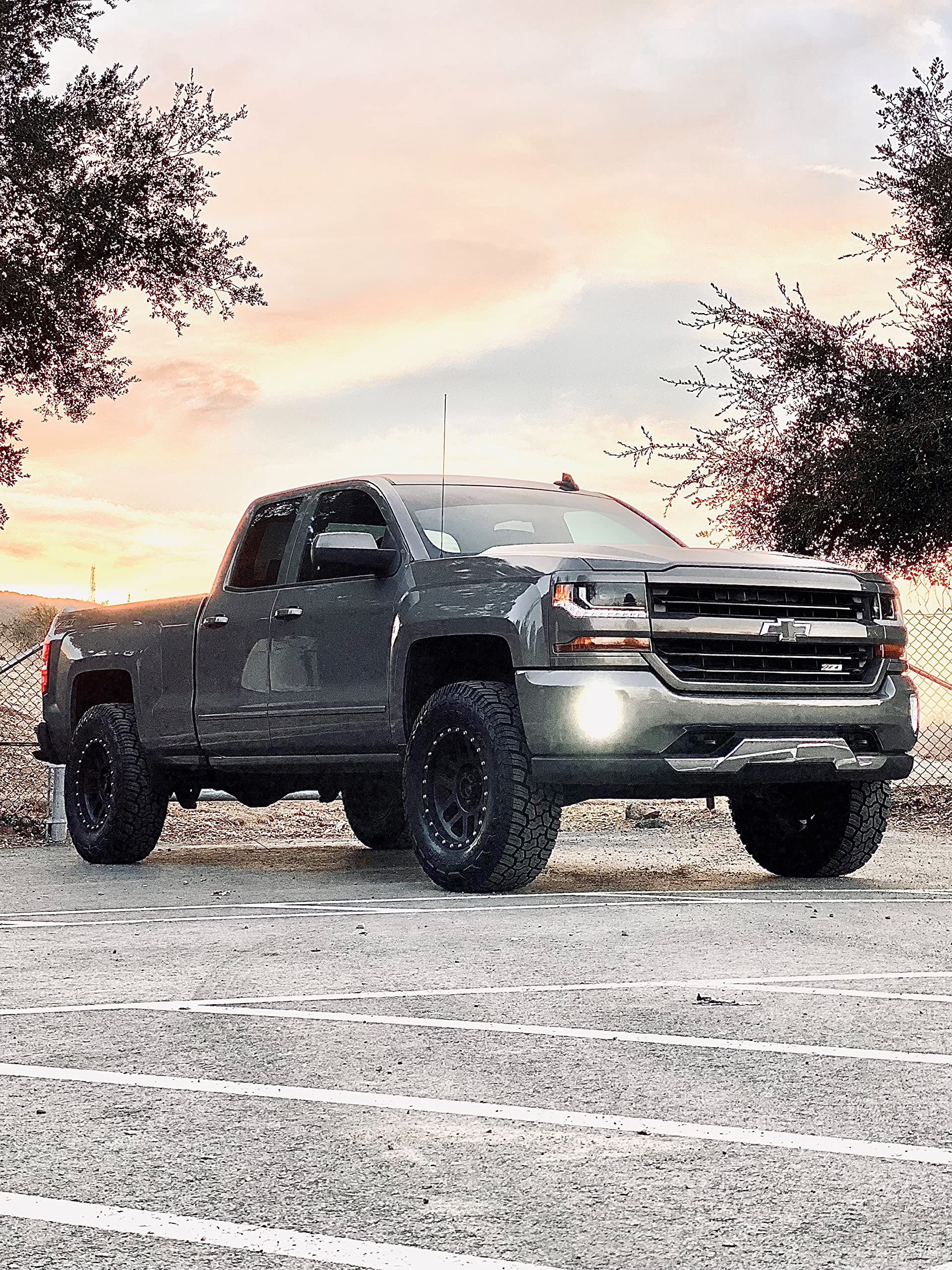 MotoFab Lifts CH-3F-2R 3 in Front and 2 in Rear Leveling lift kit that is compatible with 2007-2018 Chevy Silverado Sierra GMC
