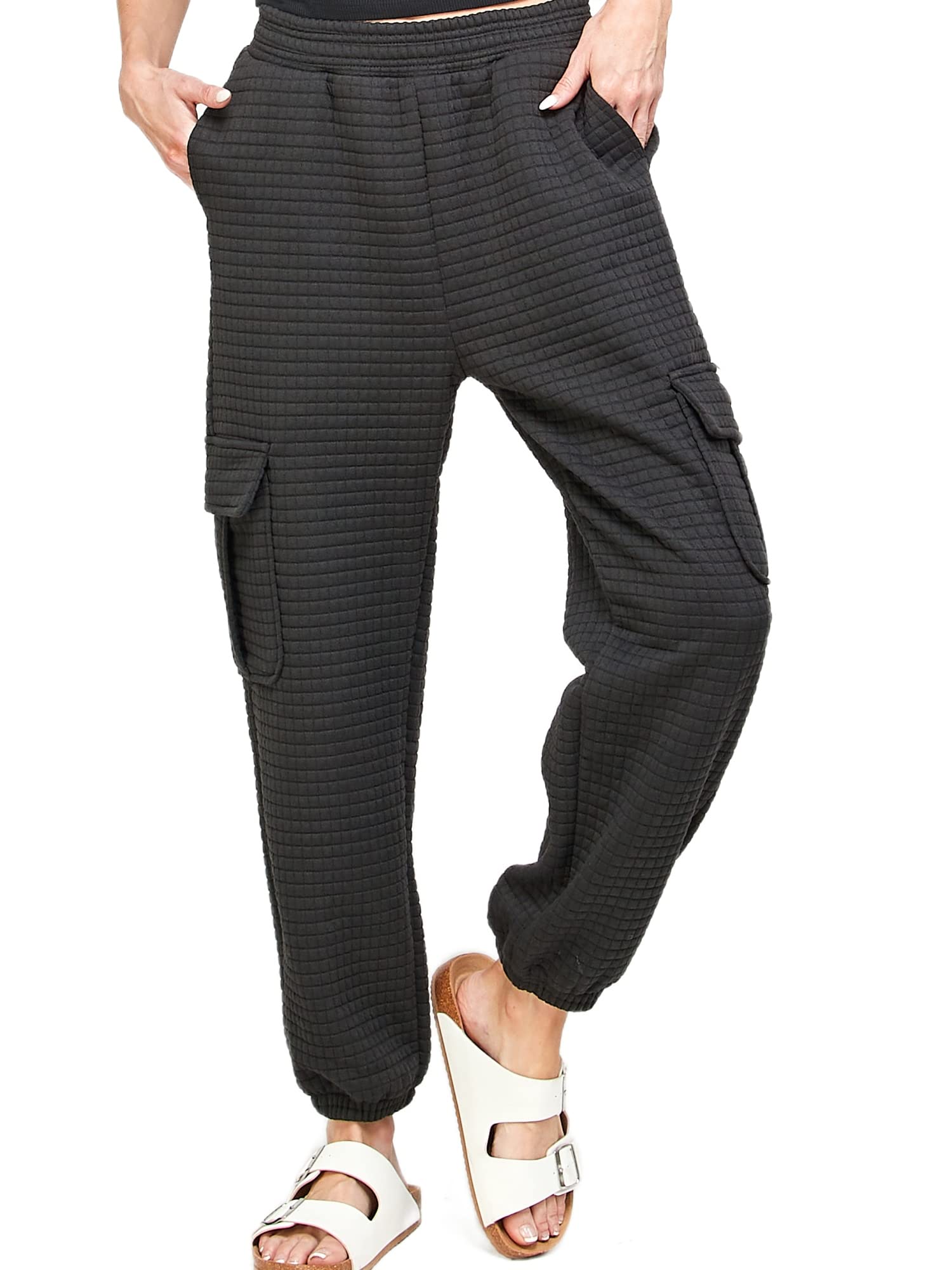 Sweatpants for Women Quilted Cargo Pocket Lightweight Casual Joggers Pants for Lounge and Workout Activities Like Yoga. Black