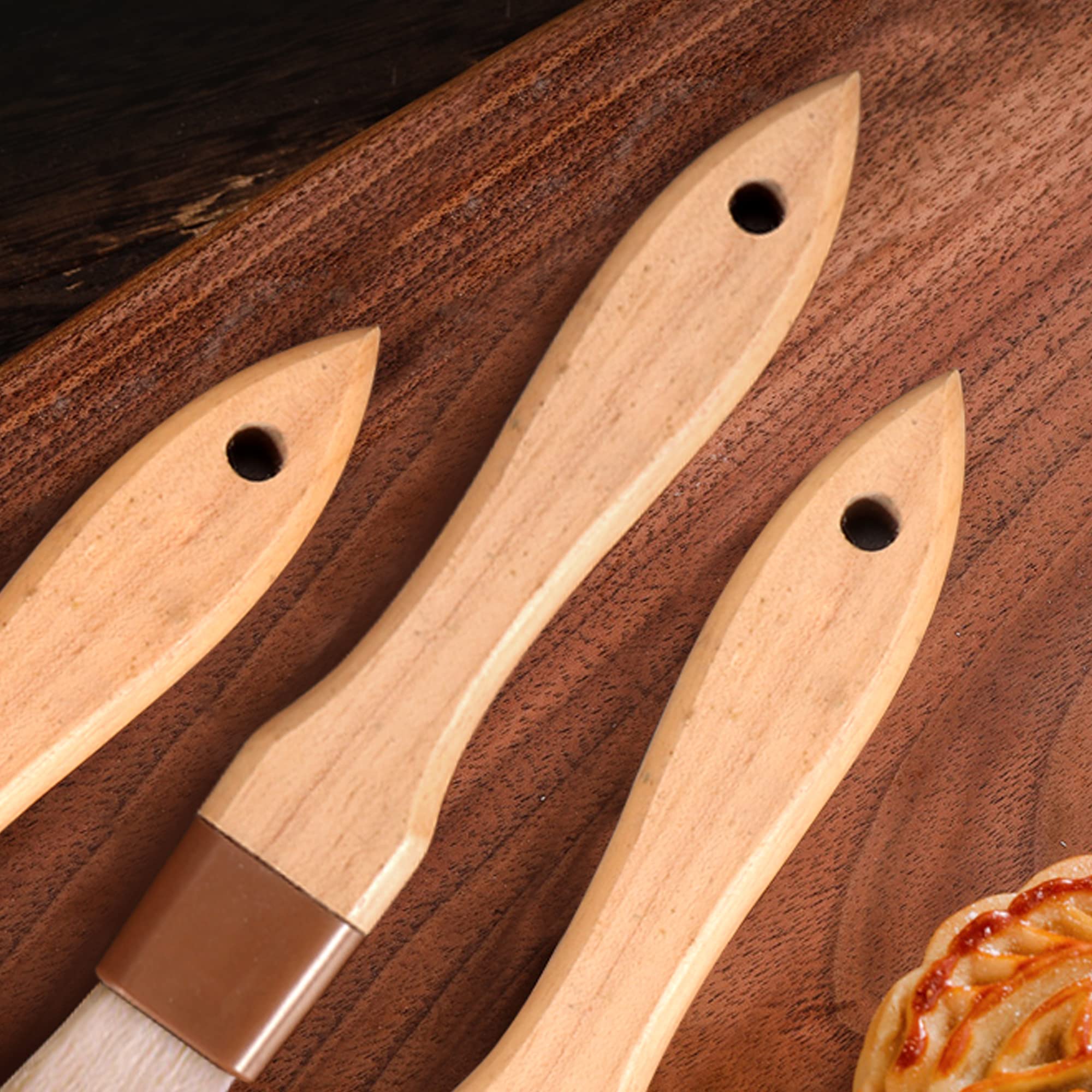 UOUYOO 2 Pieces Pastry Brushes Basting Boar Bristles and Beech Hardwood Handles 1 Inch, 1 1/2 Inch Oil Brush for Barbecue Spreading Butter Cooking Baking Brush