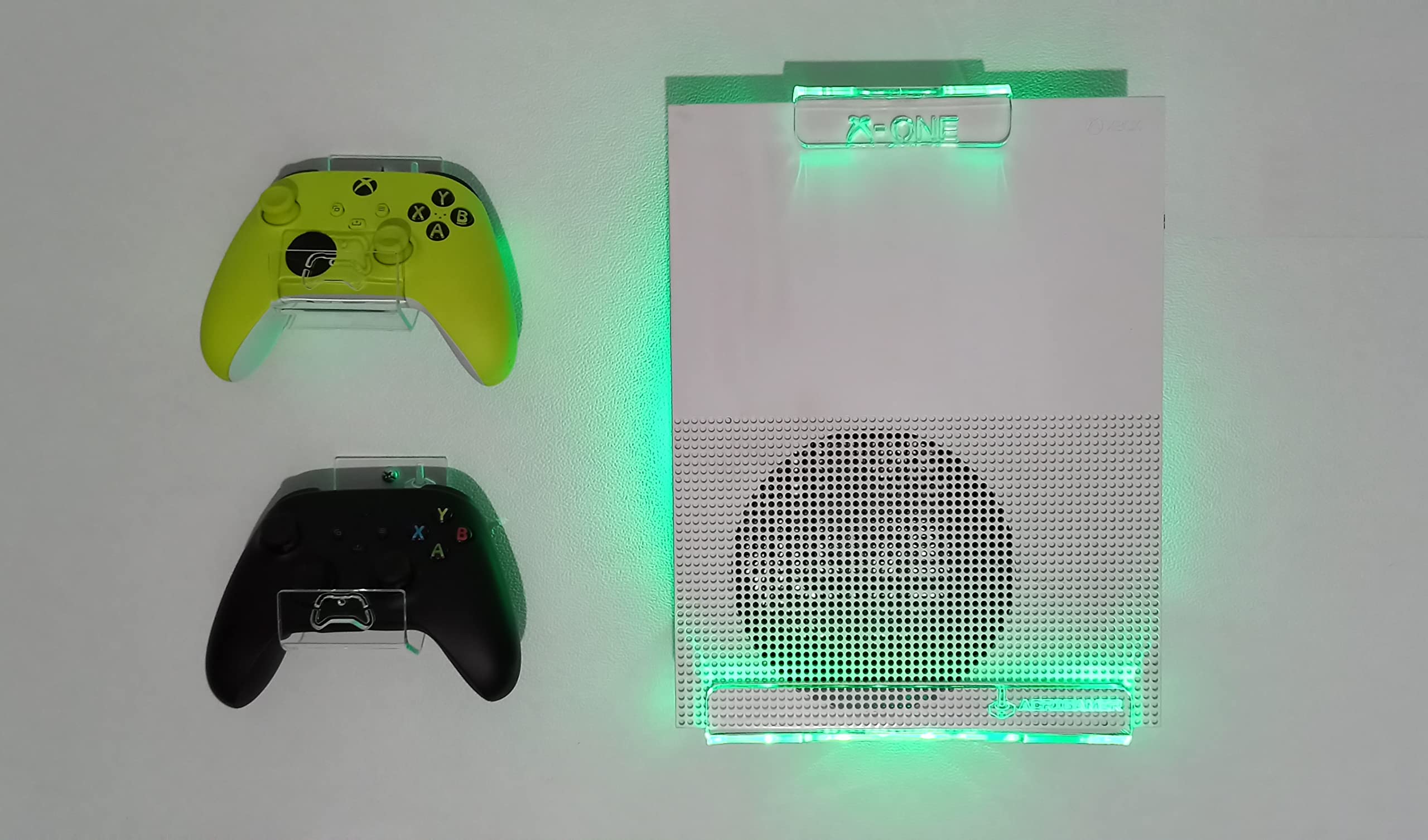 WALL MOUNT FOR XBOX ONE WITH MULTICOLOR LED LIGHTING KIT + 2 CONTROL MOUNT (one FAT (first generation))