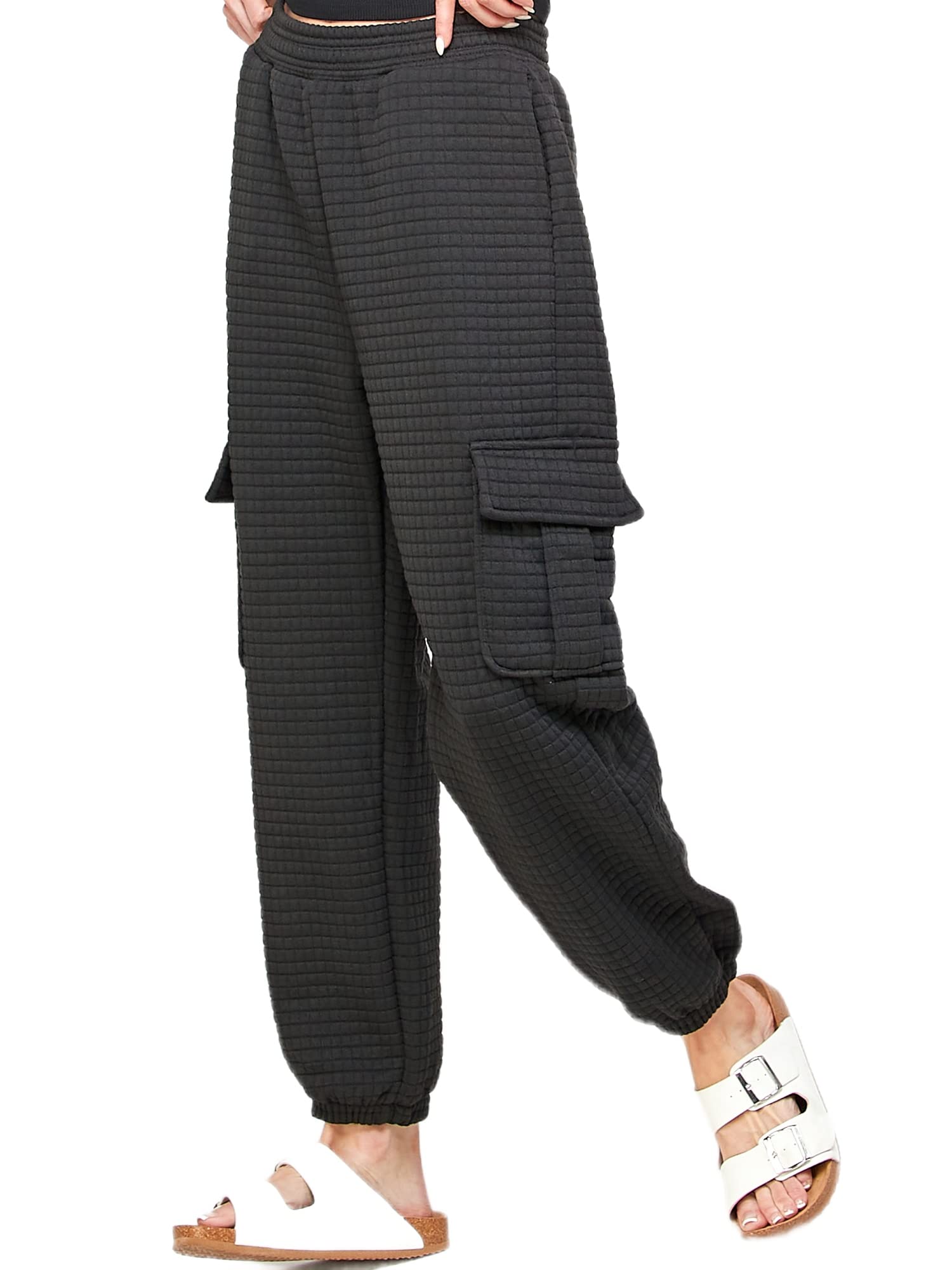 Sweatpants for Women Quilted Cargo Pocket Lightweight Casual Joggers Pants for Lounge and Workout Activities Like Yoga. Black