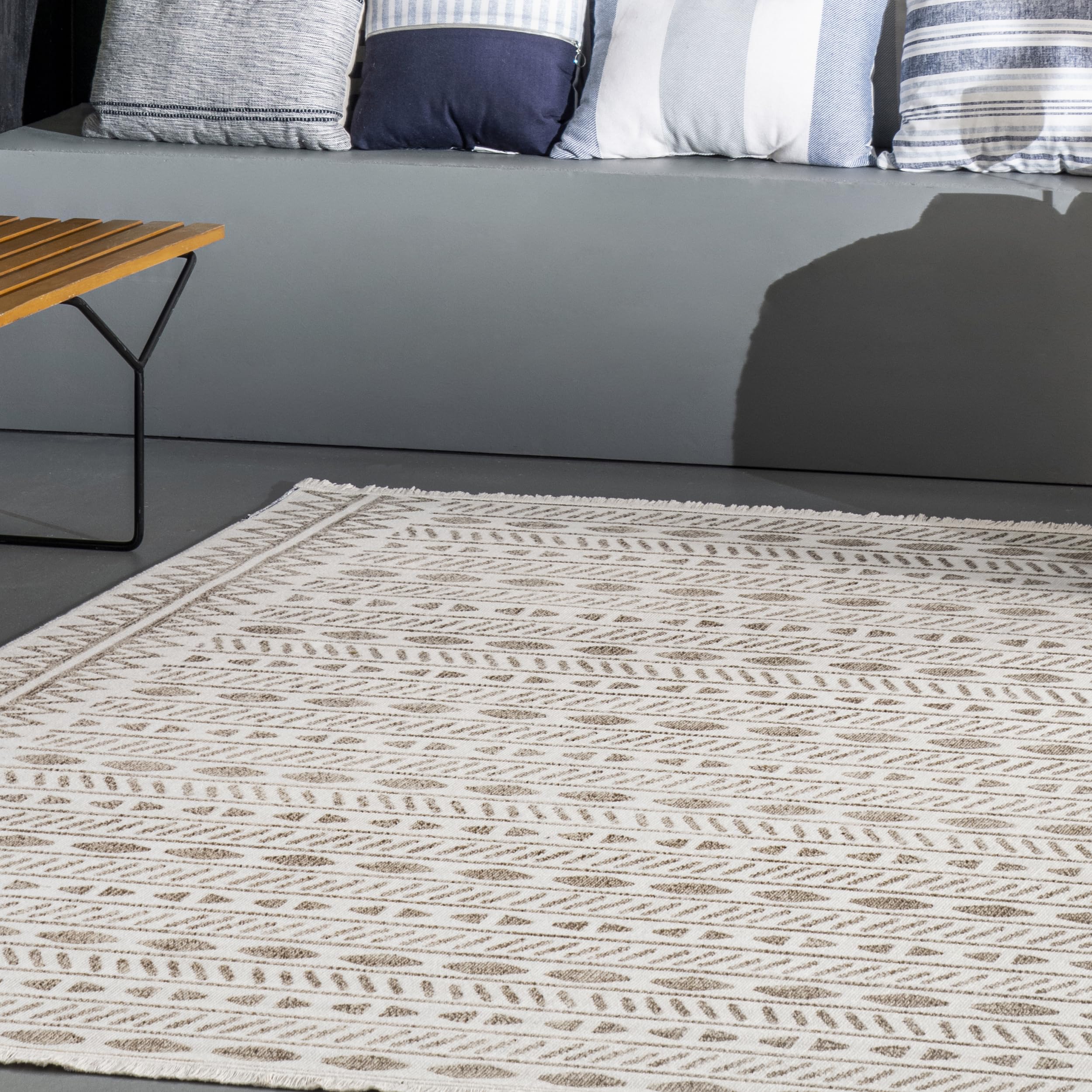 nuLOOM Outdoor Tribal Angie Area Rug, 7x9, Beige