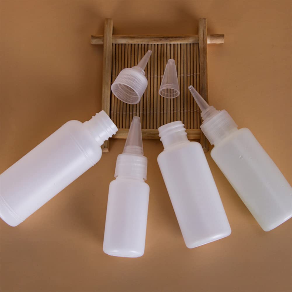 TOPYUEYILIYI 4 Pack Small Squeeze Bottle Empty Squirt Bottle Small Sauce Bottle with Twist Top Cap Plastic Bottle for Holding Condiment Oil Crafts