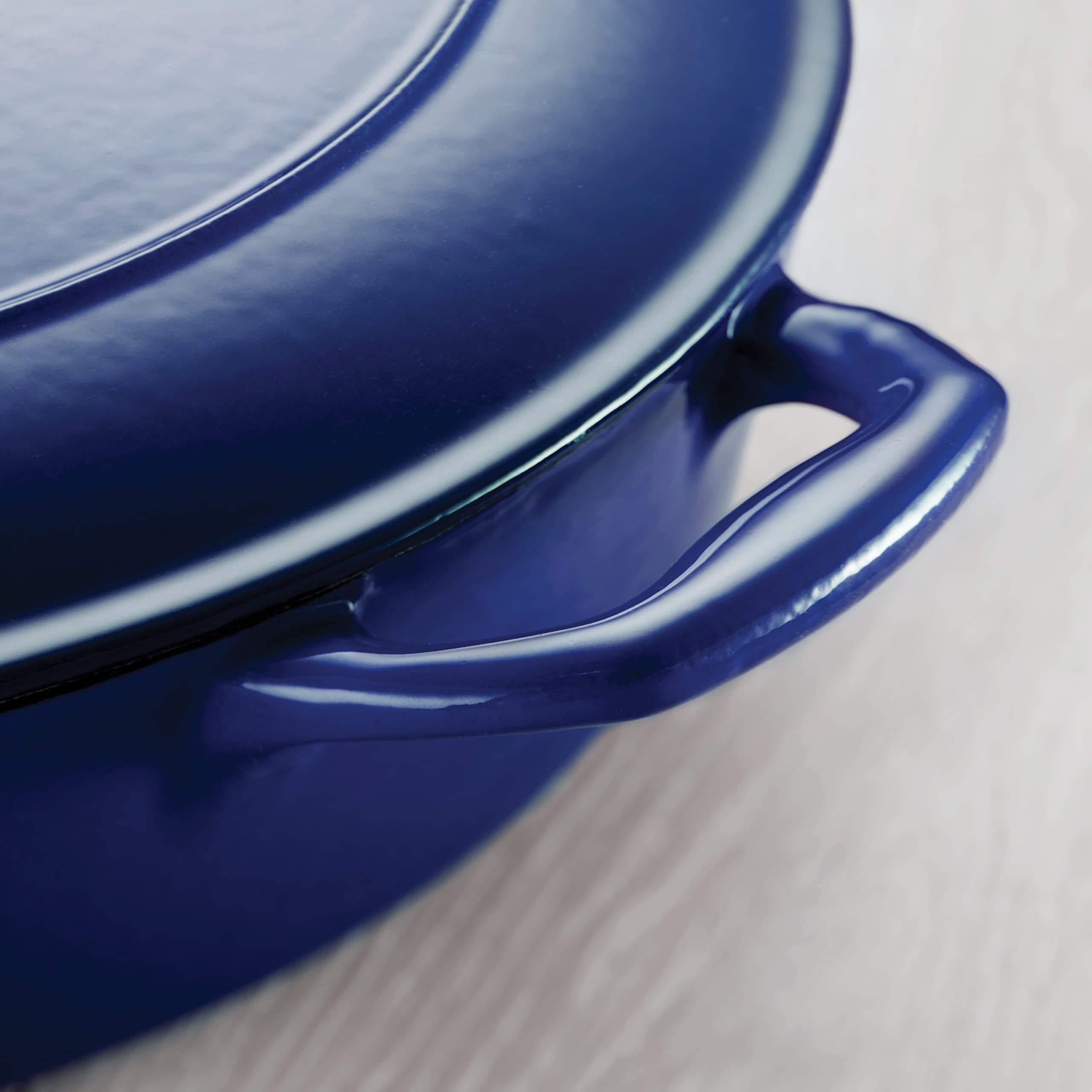 Tramontina Covered Oval Dutch Oven Gourmet Enameled Cast Iron 7-Quart, Gradated Cobalt, 80131/078DS