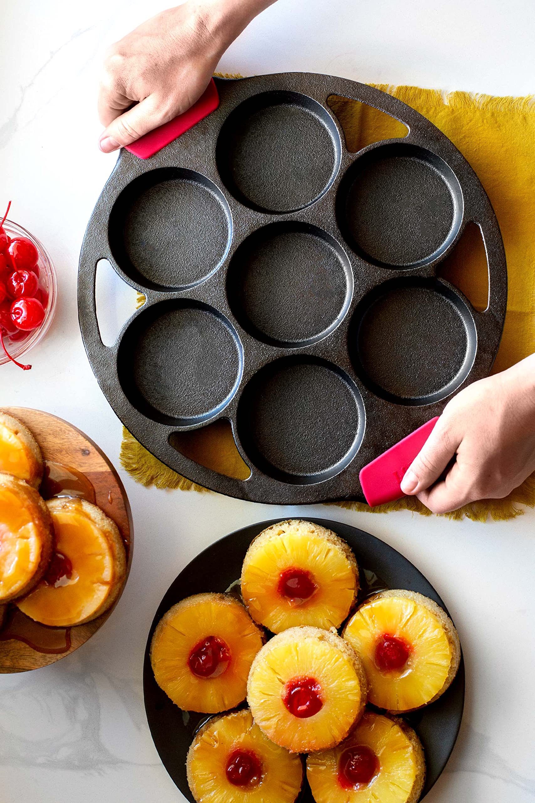 Lodge Seasoned Cast Iron Mini Cake Pan, 7 Impressions