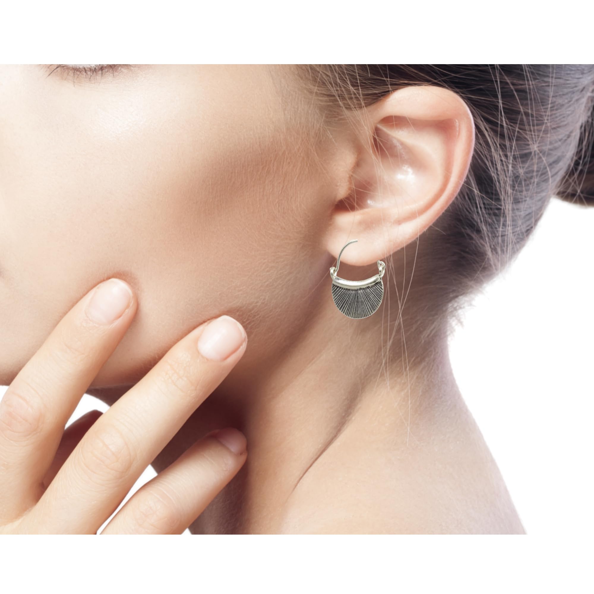 NOVICA Artisan Handmade Silver Hoop Earrings Fine No Stone Thailand [1 in L x 0.9 in W] 'Diva'
