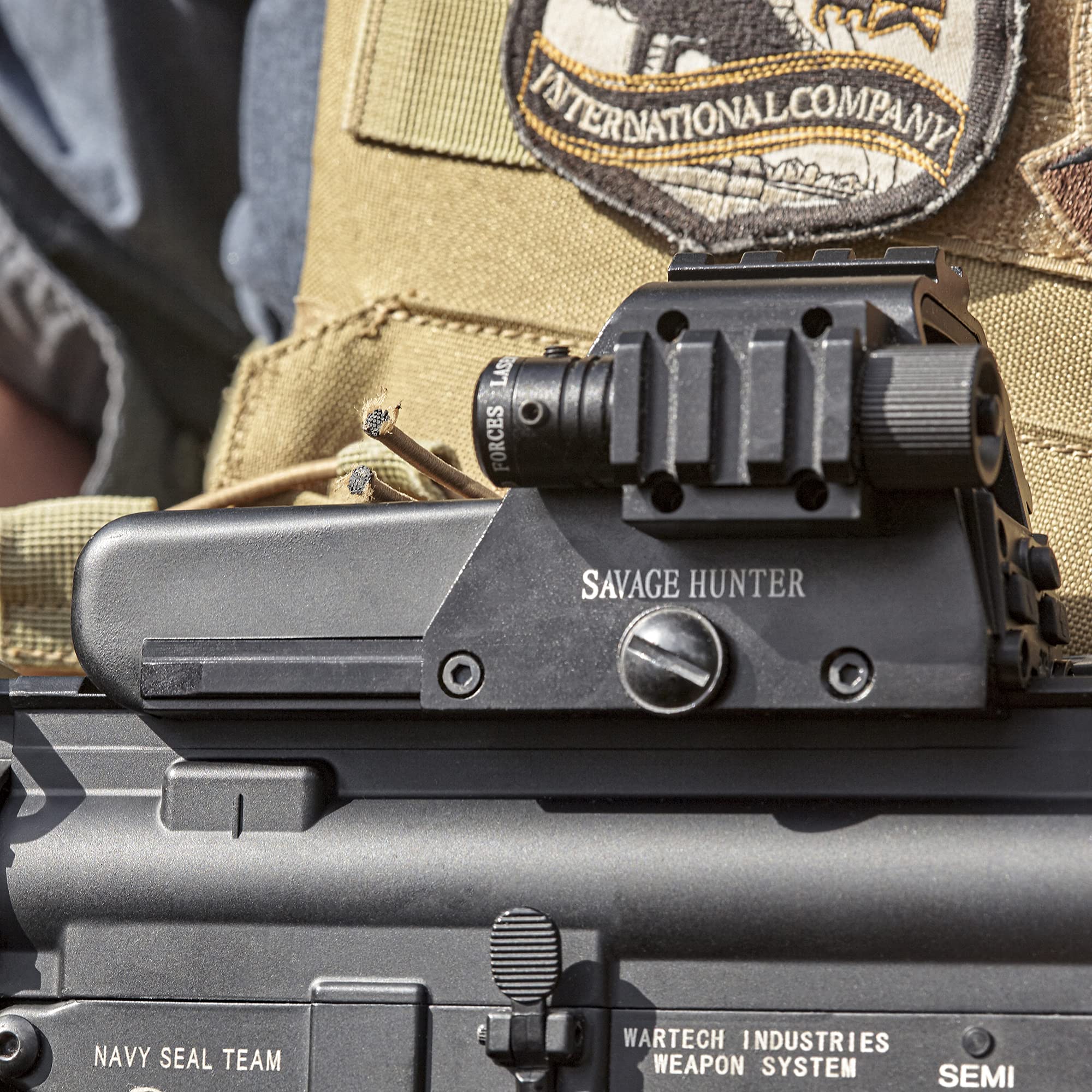 SavageHunter Tactical 552G Holographic Red Green Dot Sight Rifle Scope with Laser Sight 20mm Rail Mounts