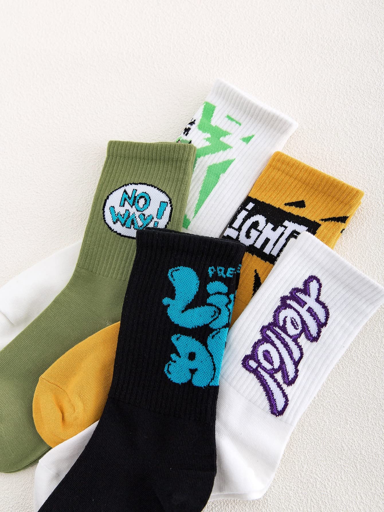 WDIRARA Men's 5 Pairs Letter Cartoon Graphic Print Socks Casual Crew Socks Multicolor one-size