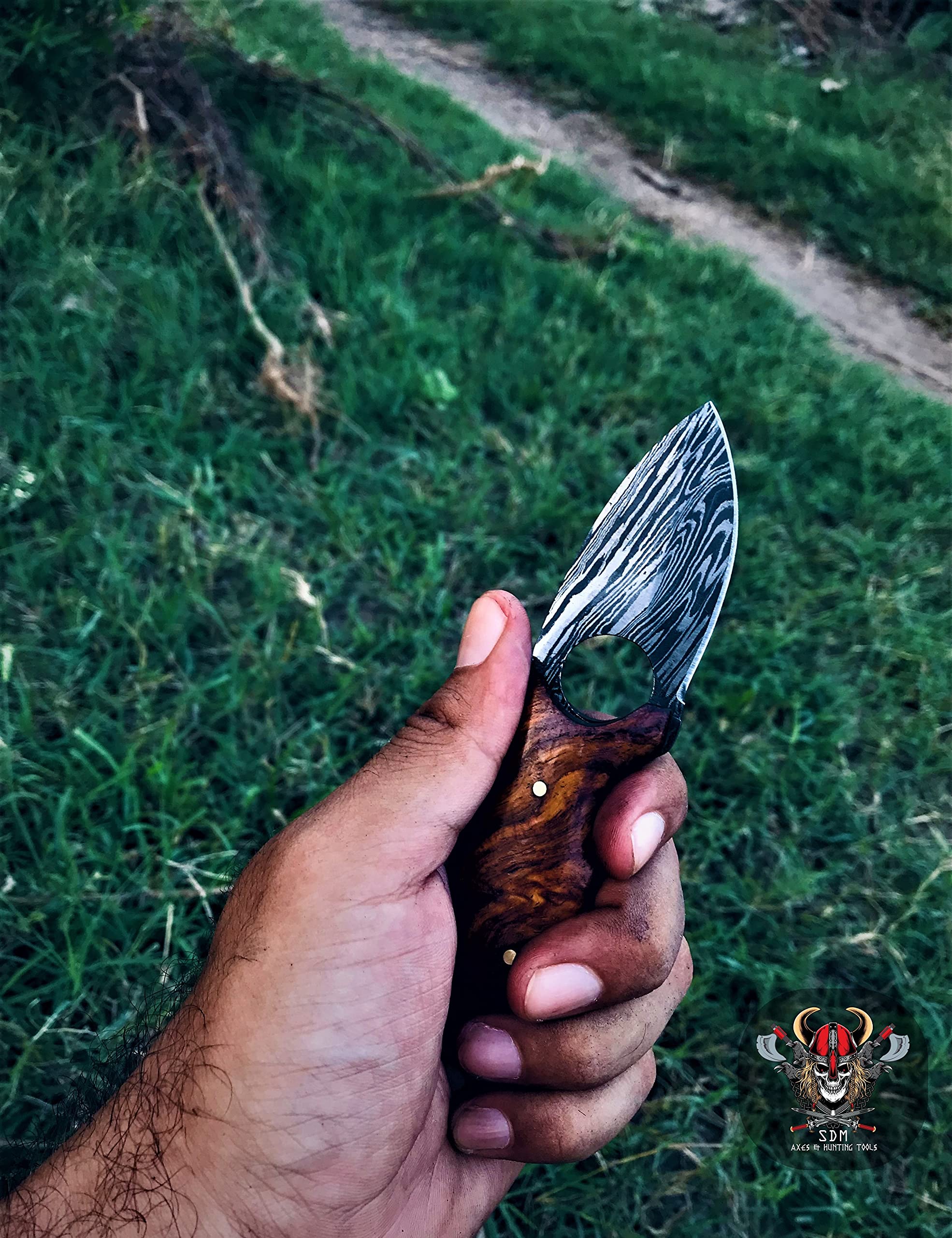 SDM Custom Handmade Hunting Knife Bush craft Knife Damascus Steel Survival Knife EDC 5'' Overall Walnut Wood With Sheath