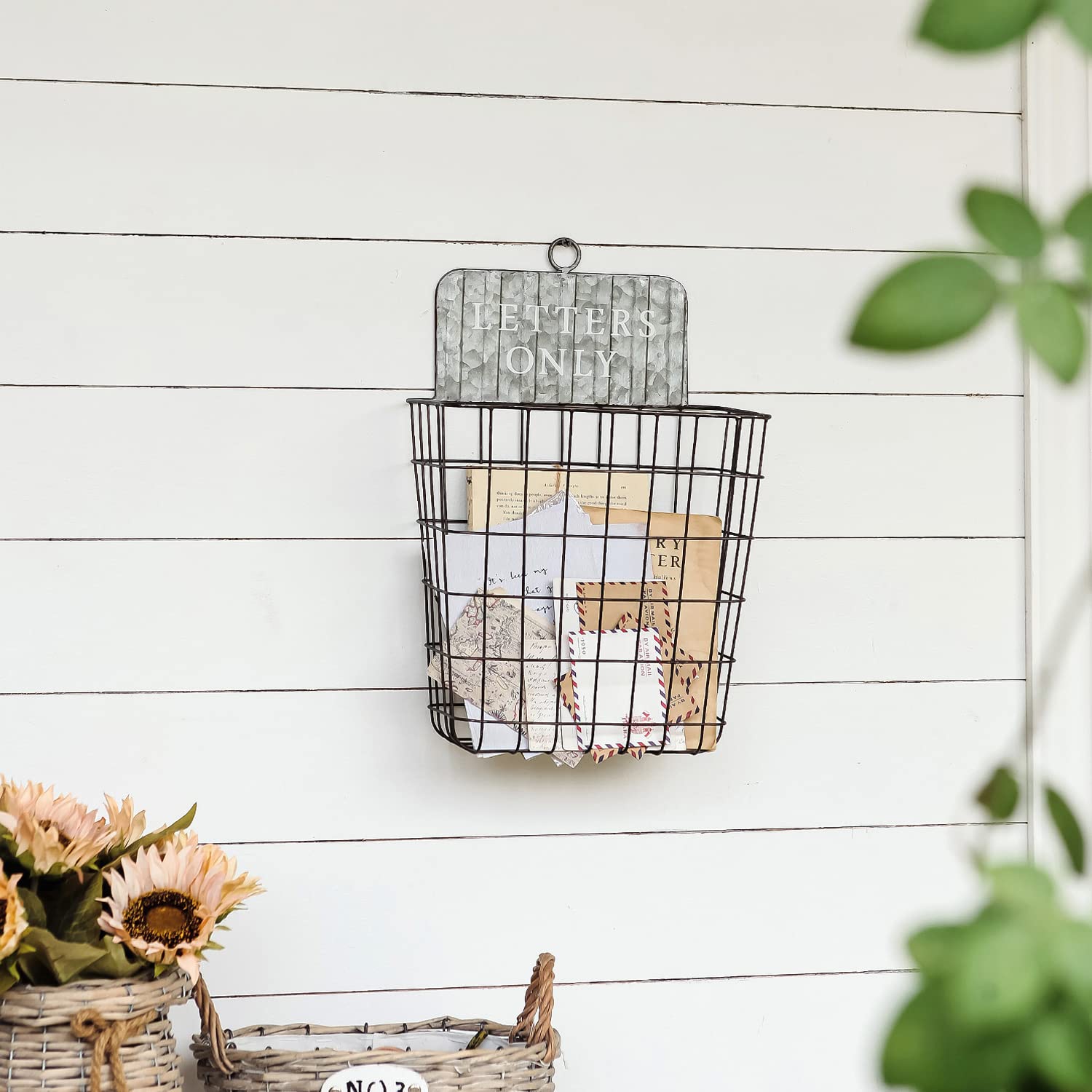 NIKKY HOME Mail Organizer Wall Mount, Farmhouse Rustic Mail Holder Hanging Metal Mesh Basket Organization for Letter Envelope Document Paper, Black