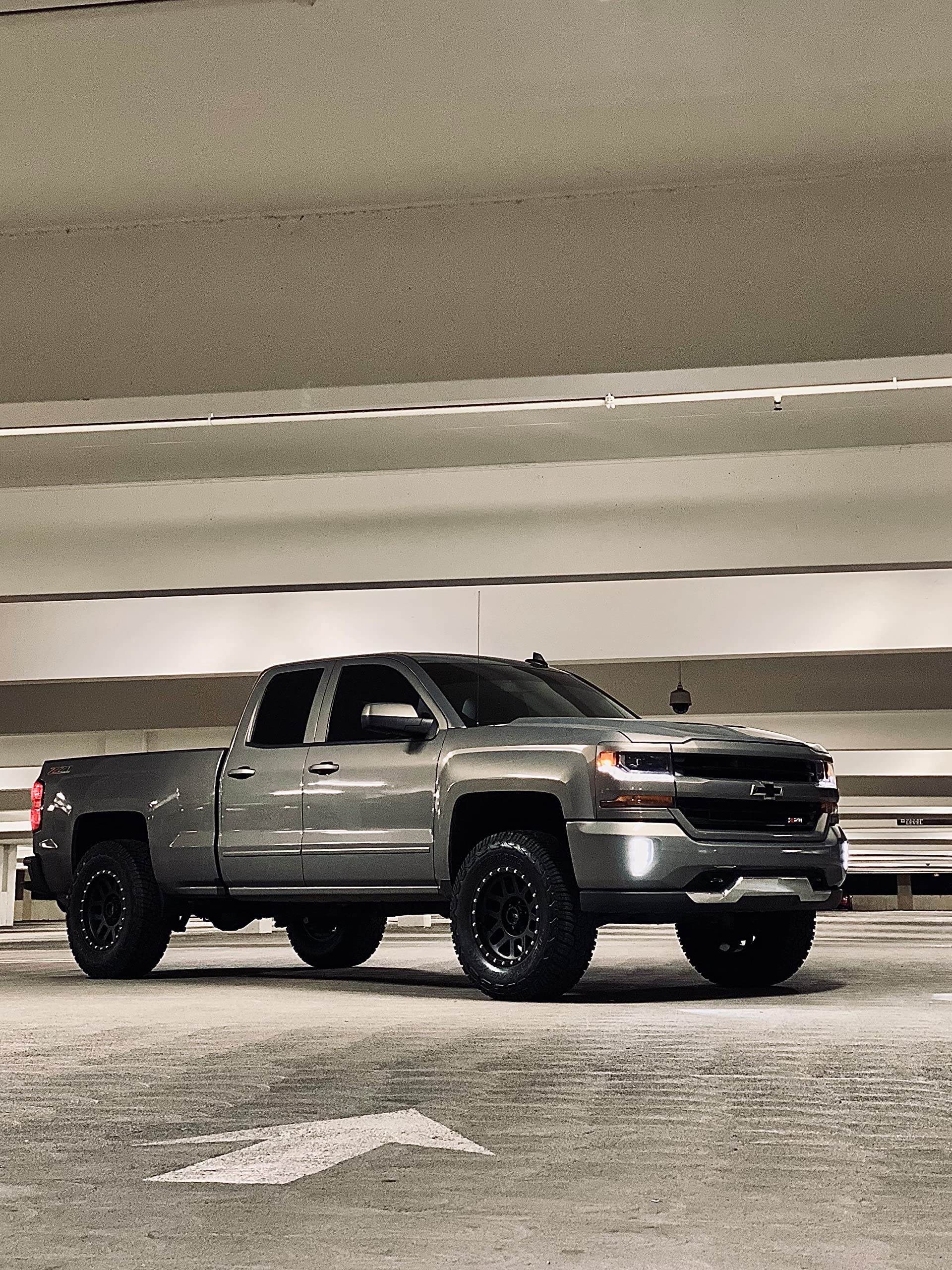 MotoFab Lifts CH-3F-2R 3 in Front and 2 in Rear Leveling lift kit that is compatible with 2007-2018 Chevy Silverado Sierra GMC
