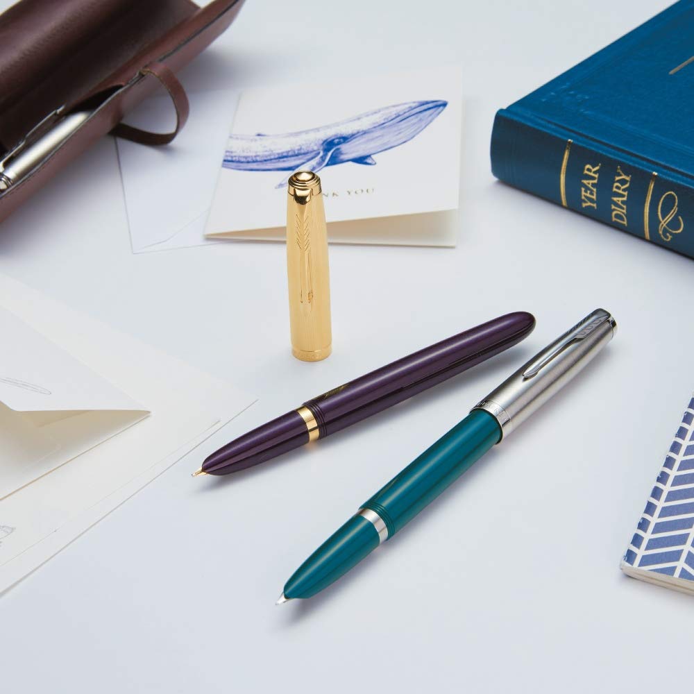 PARKER 51 Deluxe Fountain Pen | Black Barrel and Gold Attributes | Medium Nib in 18 Carat Gold | Black Ink Cartridge | Delivered in Gift Box