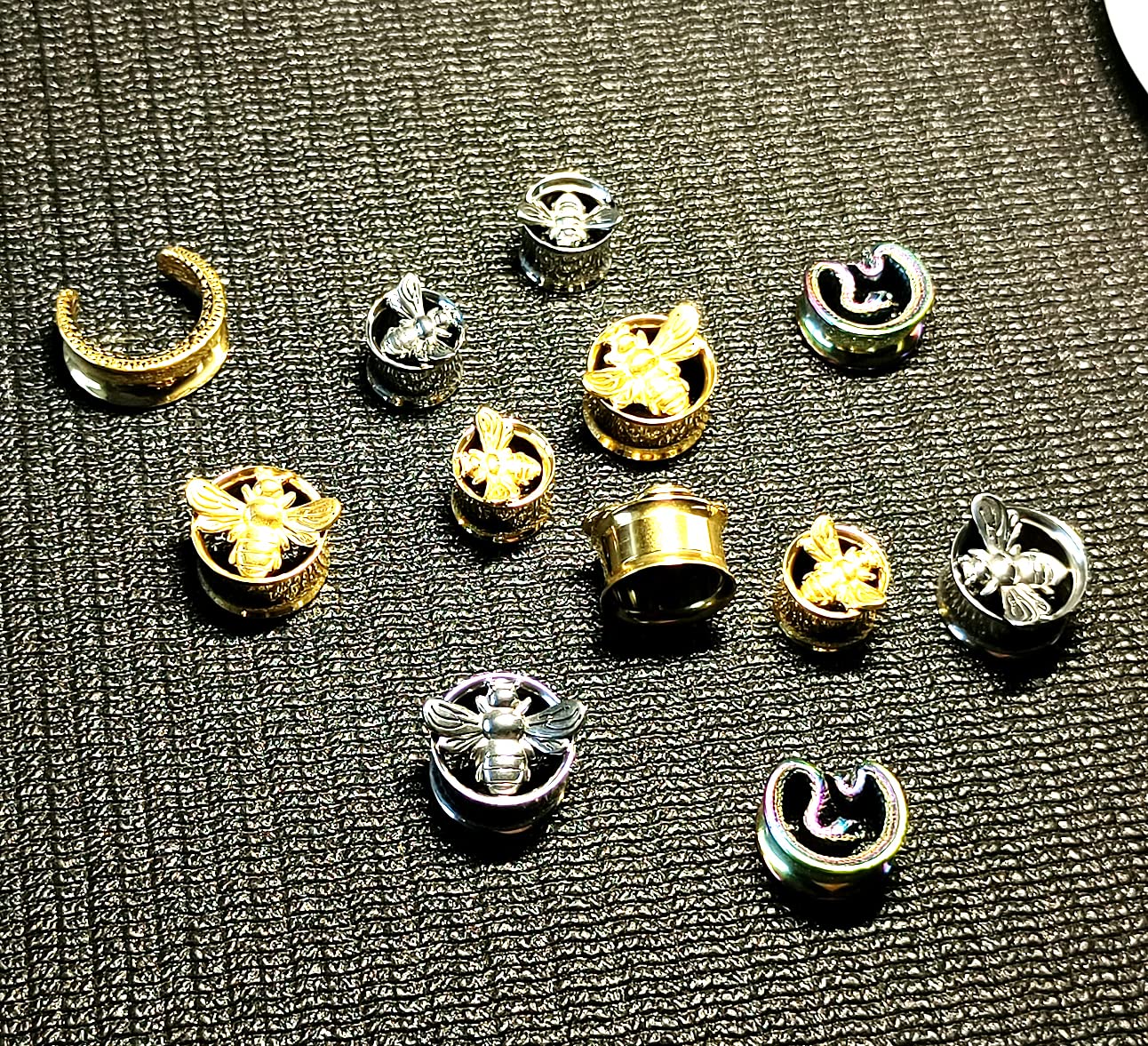 SUPTOP Ear Gauges Ear Plugs and Tunnels for Women Surgical Steel Screwed Ear Tunnels Bee Unique stretched Ears Size 0G