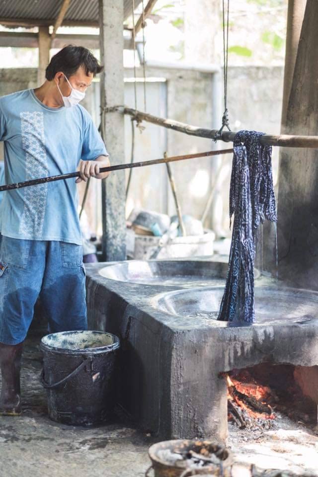 SO Thai - Handmade Indigo Batik scarf, handblock print, rayon fabric, size 55 * 180 cm. Indigo Blue