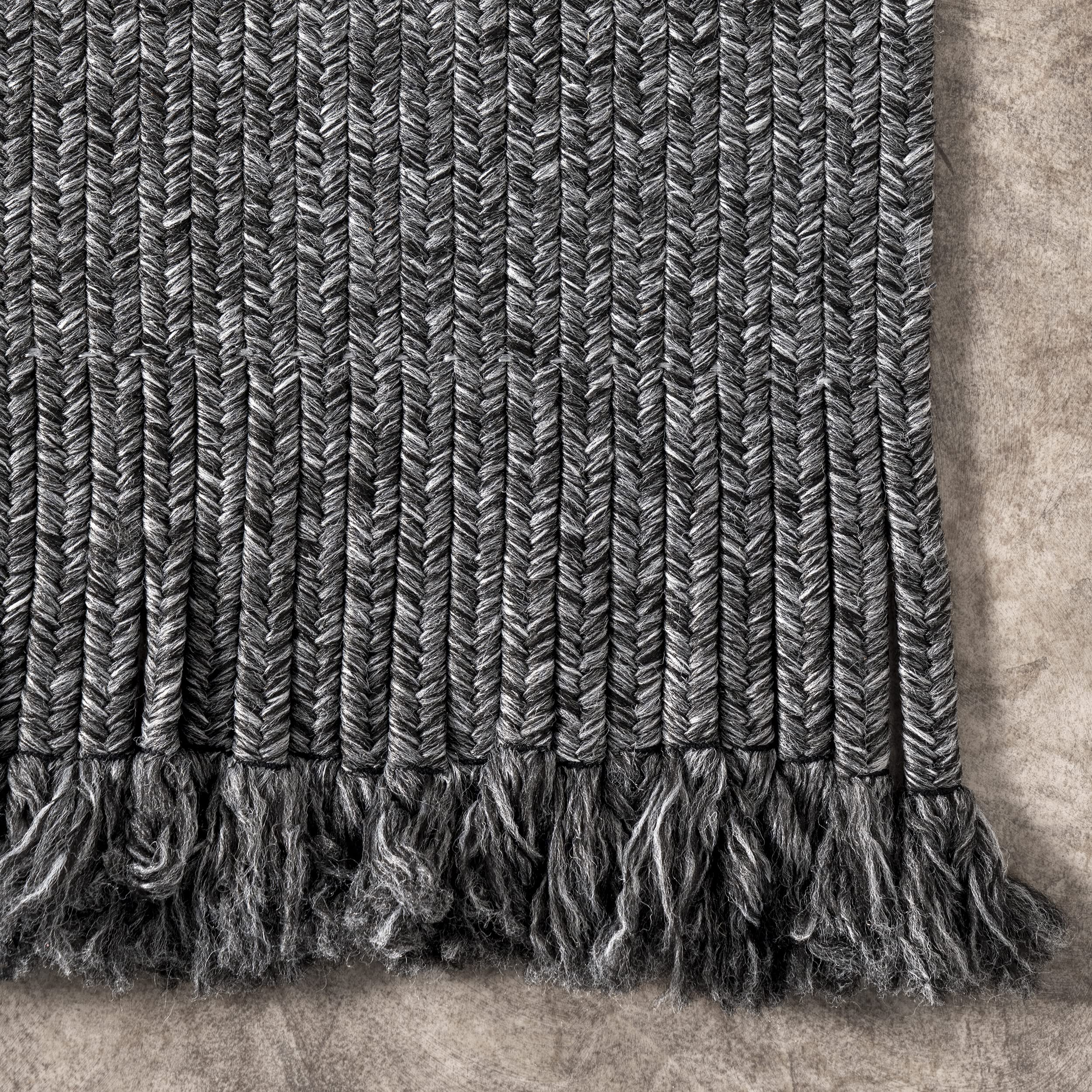 nuLOOM Braided Courtney Tassel Indoor/Outdoor Area Rug, 5x8, Charcoal