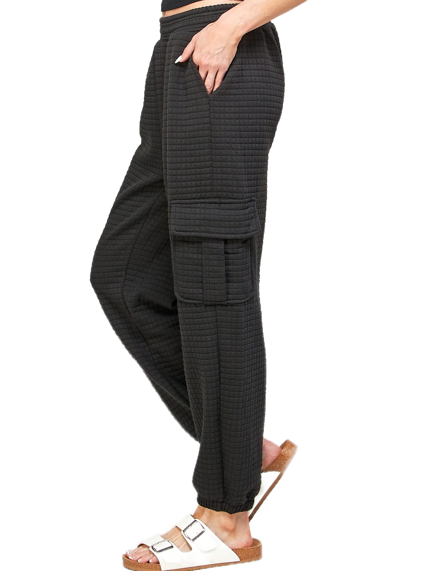 Sweatpants for Women Quilted Cargo Pocket Lightweight Casual Joggers Pants for Lounge and Workout Activities Like Yoga. Black