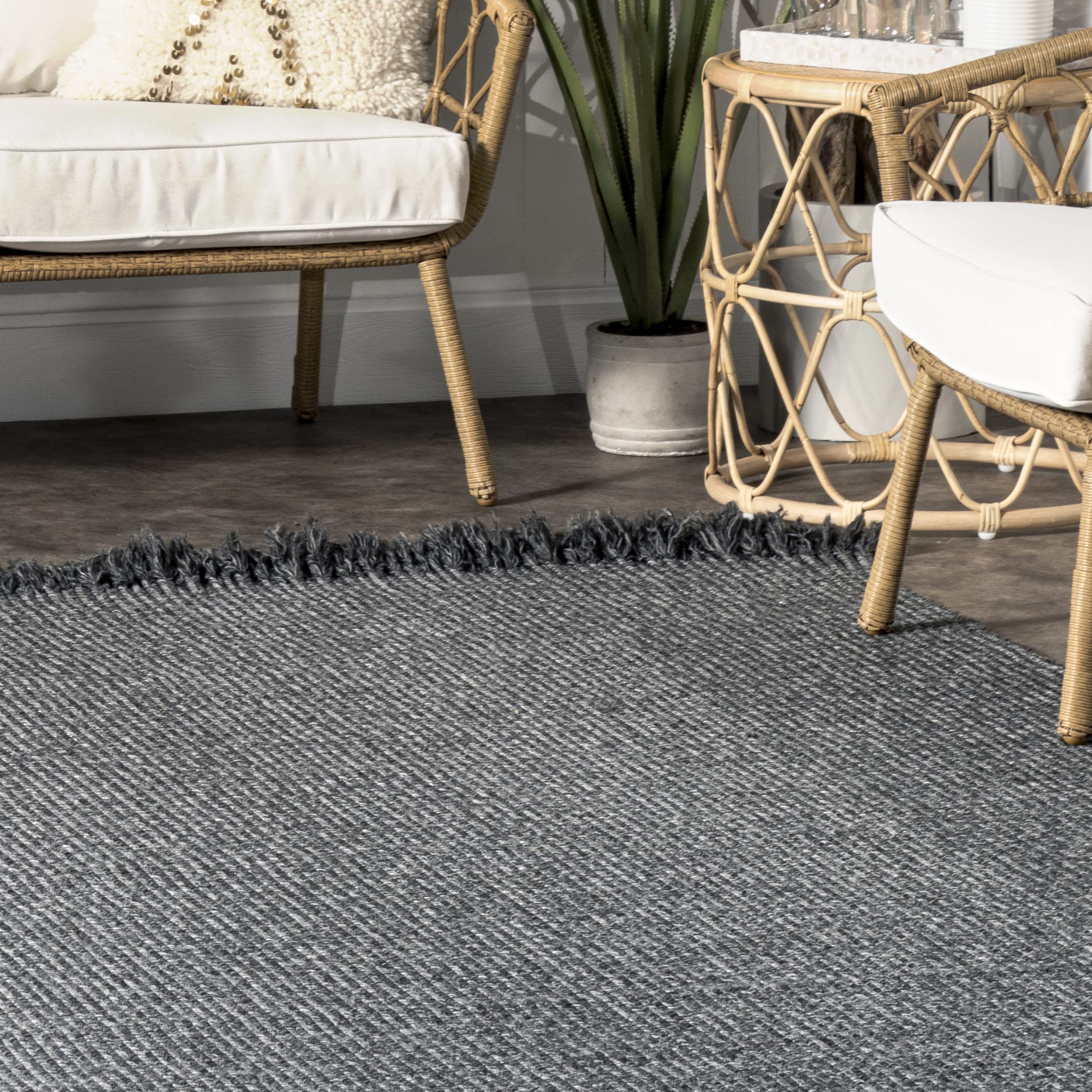 nuLOOM Braided Courtney Tassel Indoor/Outdoor Area Rug, 5x8, Charcoal