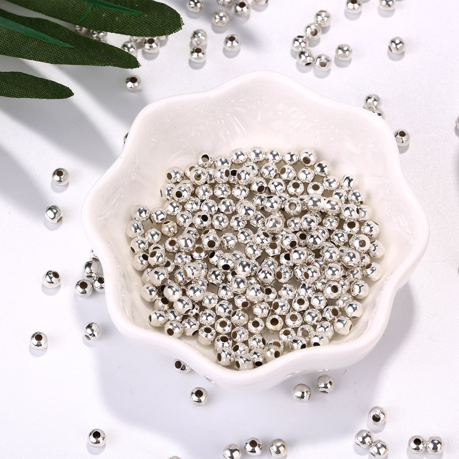 Pangda 1000 Pack 4 mm Metal Spacer Beads Metallic Plated Round Beads Tiny Smooth Beads for Necklaces, Bracelets and Jewelry Making (Silver)