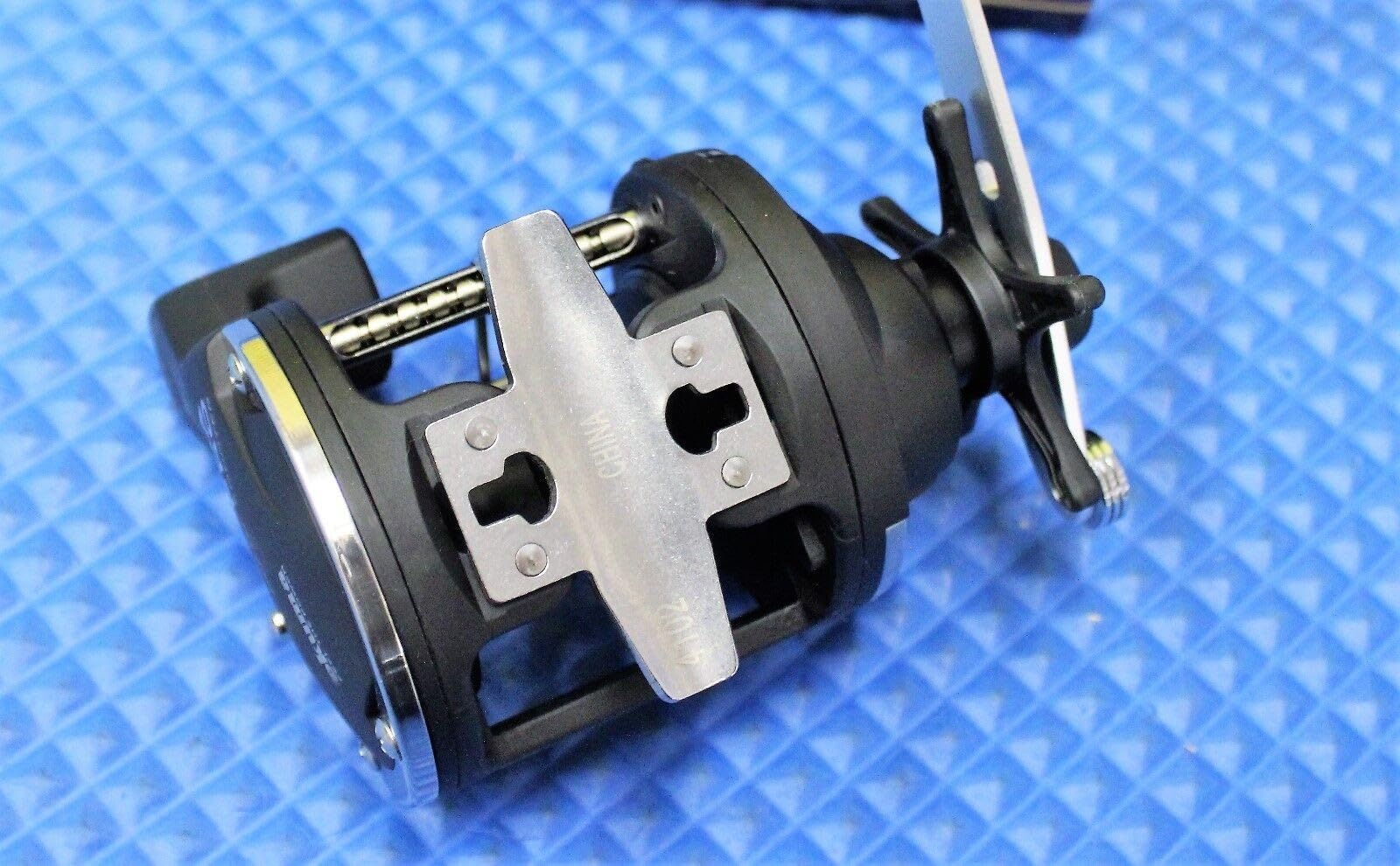 Okuma Magda Pro Line Counter Levelwind Trolling Reel, Small, Black/Silver, MA-30DX