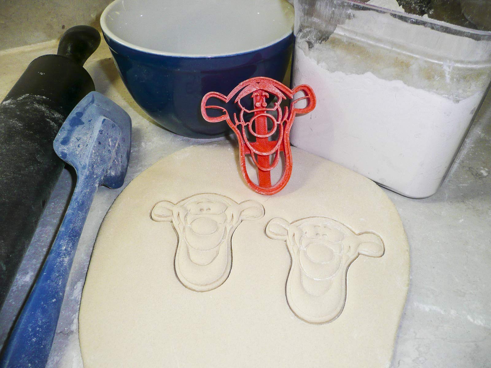 WINNIE THE POOH THEMED CARTOON BOOK TIGGER EEYORE PIGLET SET OF 4 COOKIE CUTTERS MADE IN USA PR493