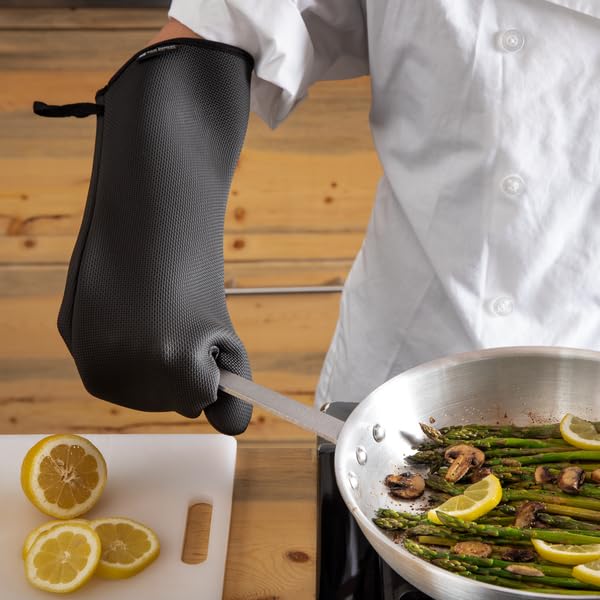 San Jamar Ultigrip Oven Mitt with Heat and Cold Protection for Cooking, Bakeries, Kitchens, And Restaurants, Neoprene, 17 Inches, Black, 1 Count