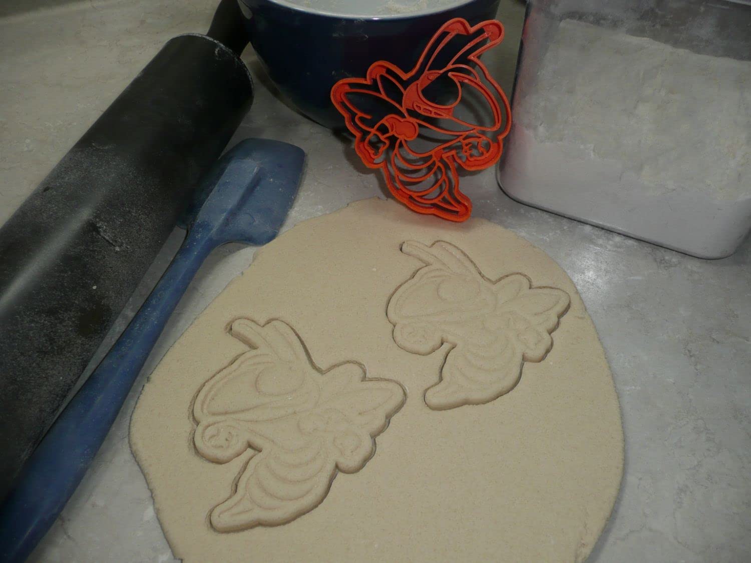 YELLOWJACKET WASP STINGING BEE DETAILED COOKIE CUTTER MADE IN USA PR4607