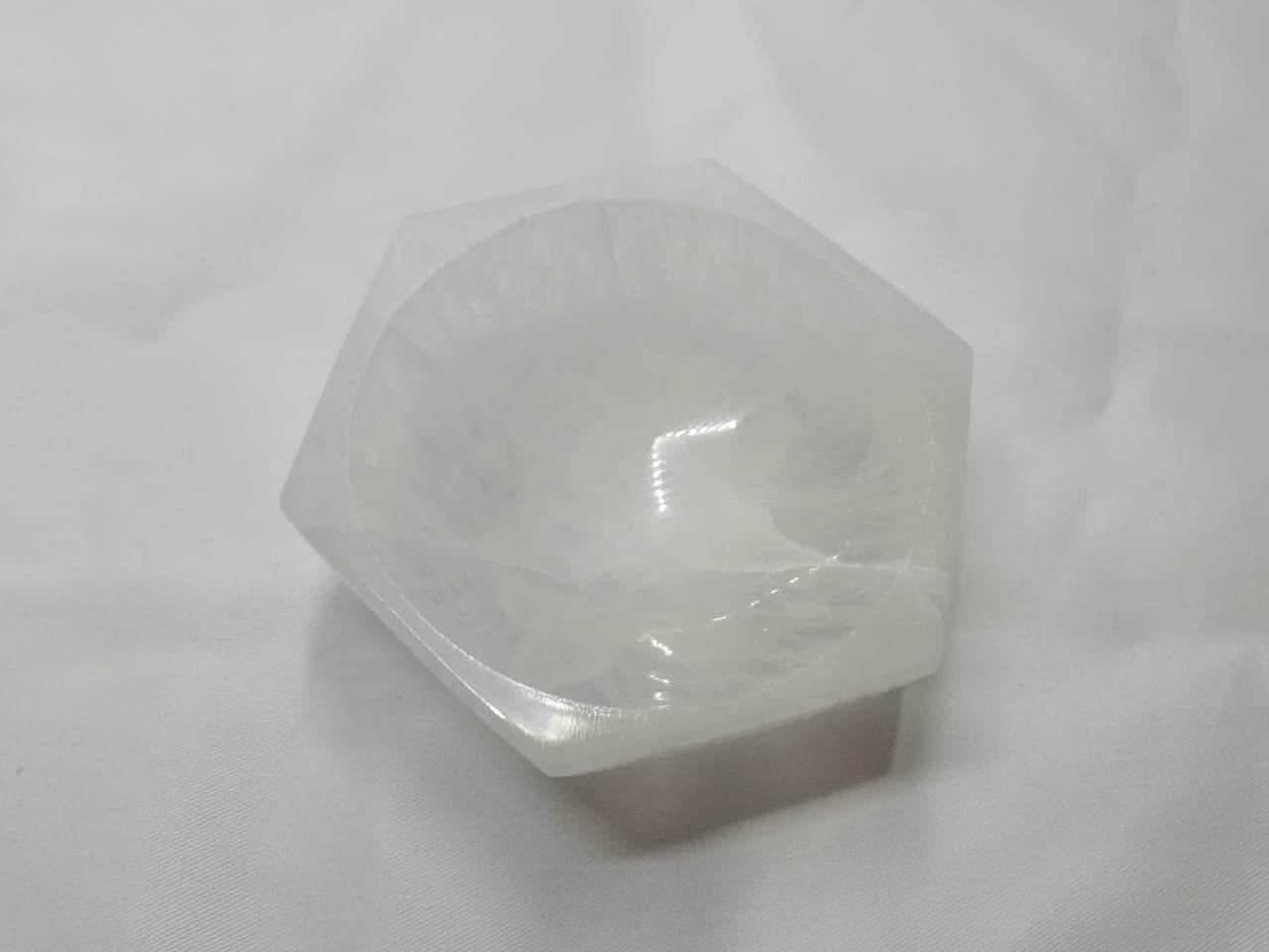 Selenite Bowl Round, Moroccan Handemade Bowl Polished Size Around 10×3 cm 340 gr, White (Shape Hexagon)