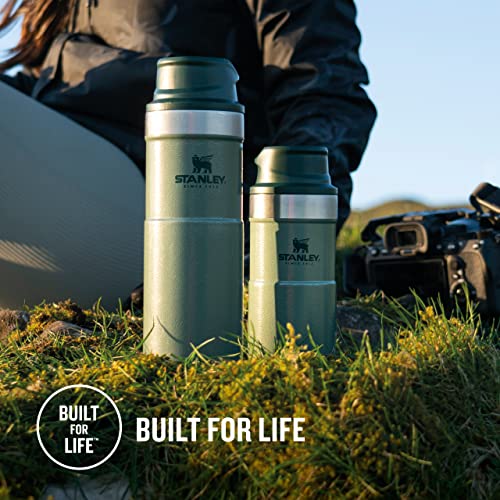 STANLEY Trigger Action Travel Mug 0.47L Hammertone Green β Keeps Hot for 7 Hours - BPA-free Stainless Steel Thermos Travel Mug for Hot Drinks - Leakproof Reusable Coffee Cups