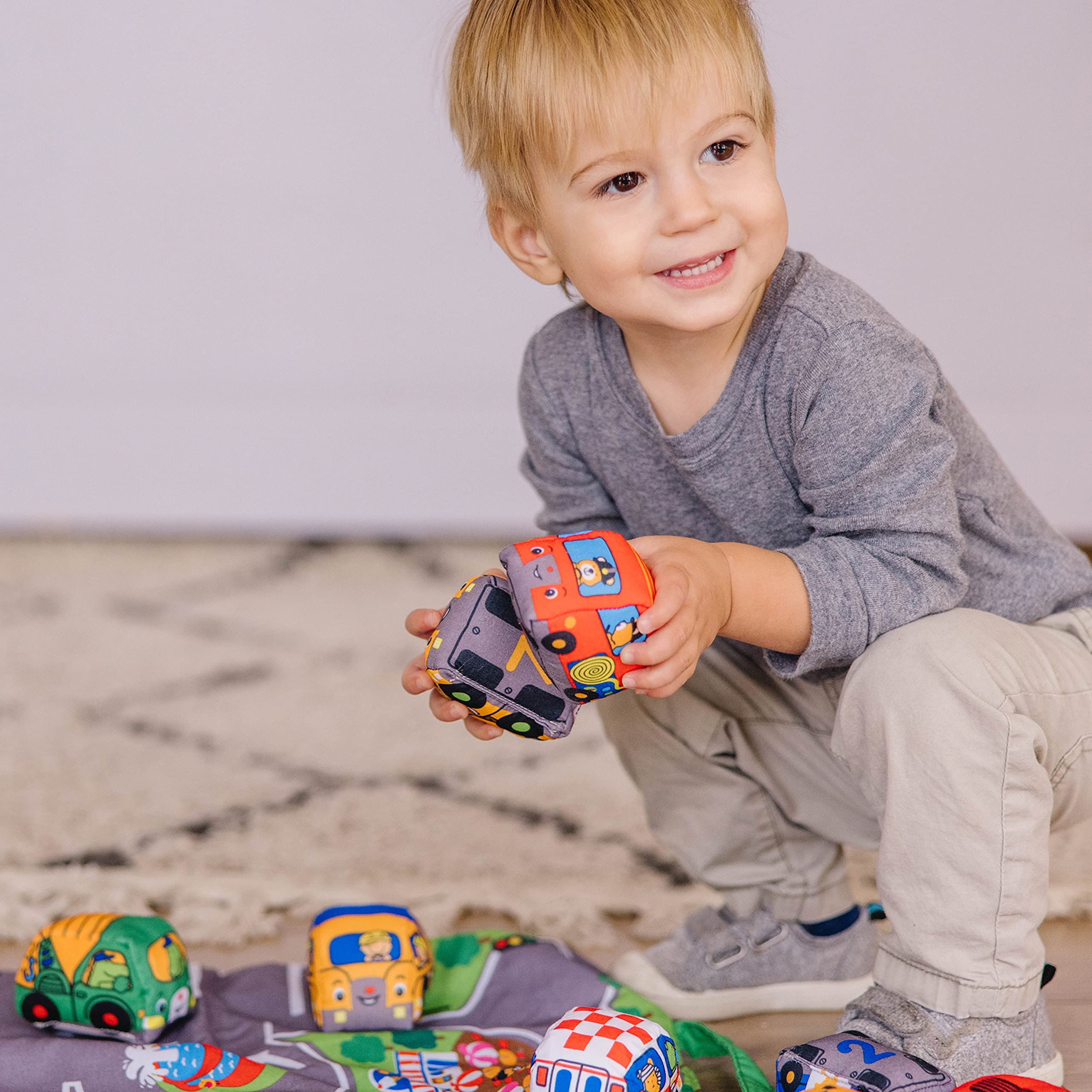 Melissa & Doug Take-Along Town Play Mat (19.25 x 14.25 inches) With 9 Soft Vehicles - With Storage Bag, Toy Vehicle Play Sets For Babies