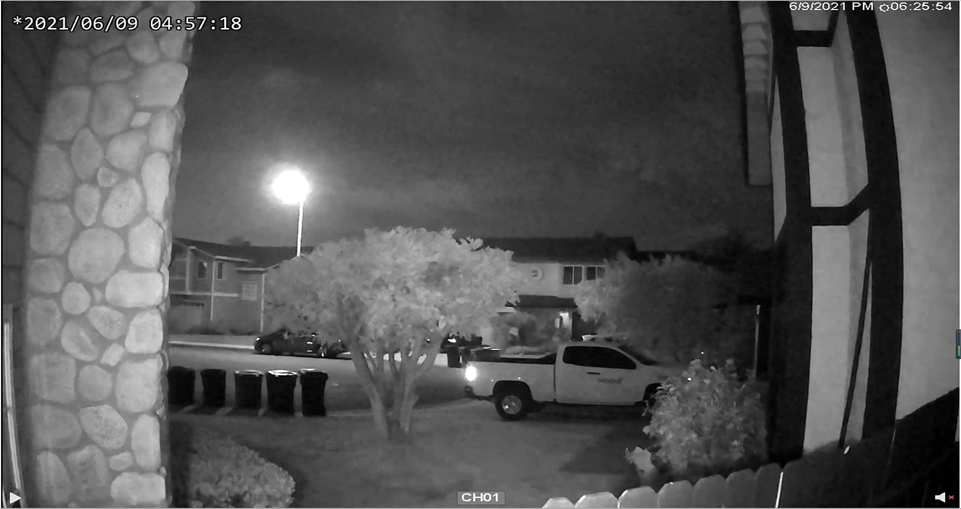 TIGERSECU Super HD 1080P Hybrid 4-in-1 Security Camera with OSD Switch, for TVI/CVI/AHD/D1 DVR, Weatherproof for Indoor/Outdoor Use (Power Supply and Coaxial Cable Sold Separately)