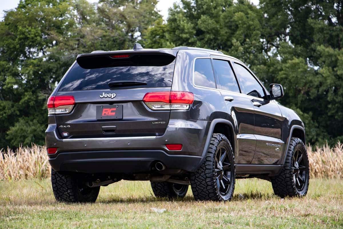 Rough Country 2.5 Lift Kit w/N3 Struts for 16-22 Jeep Grand Cherokee WK2-91430