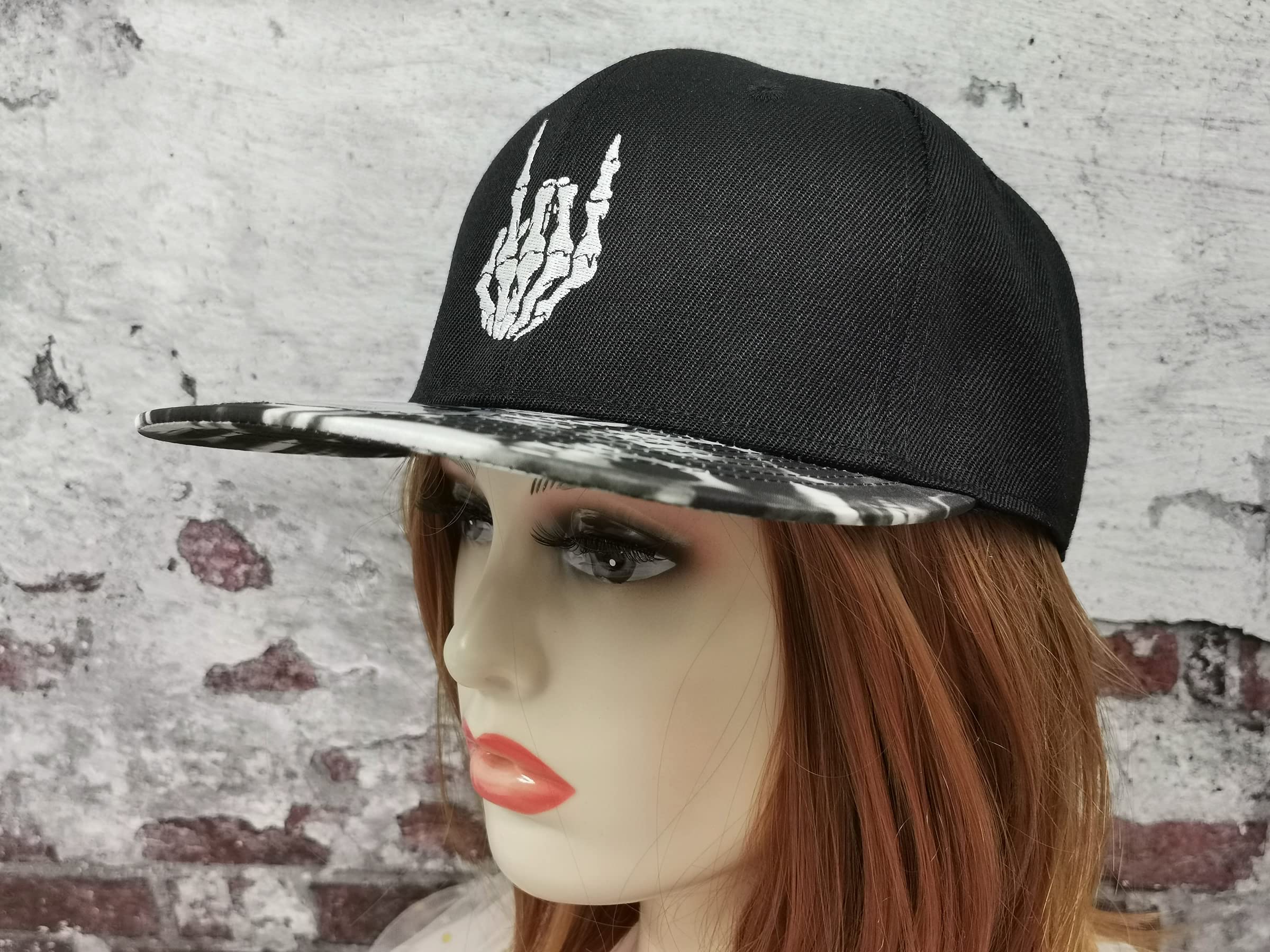 Rock N Roll Skeleton Hand Flat Bill Hat for Men Embroidered Skull Hats Snap Back Hat Snapback Baseball Cap Unisex Cool Hat