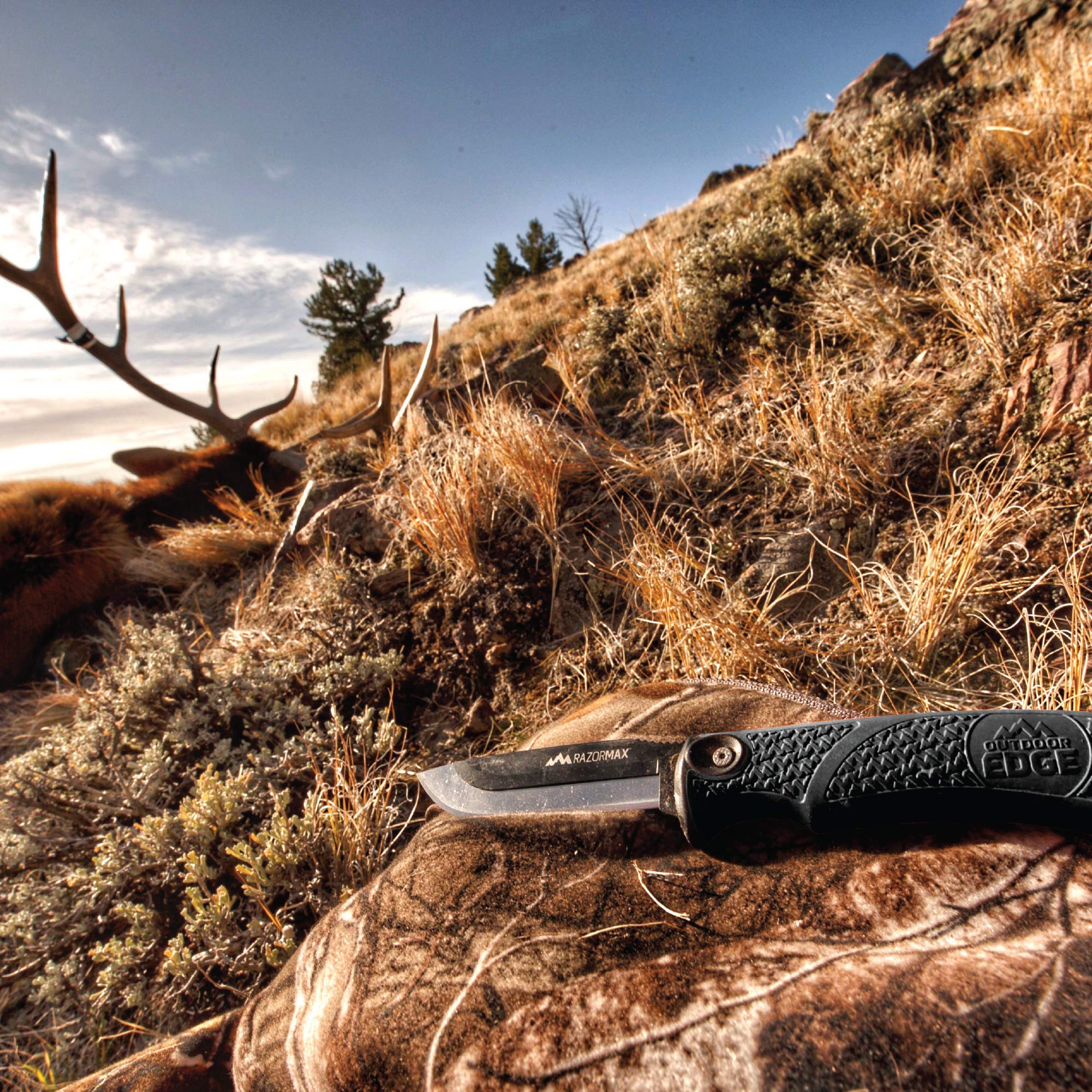 OUTDOOR EDGE RazorMax - Replaceable Fixed Blade Hunting Knife with 3.5" Drop-Point, 5" Boning/Fillet Blades, Belt Sheath and Detachable Blade Carrier (Black, 6 Blades)