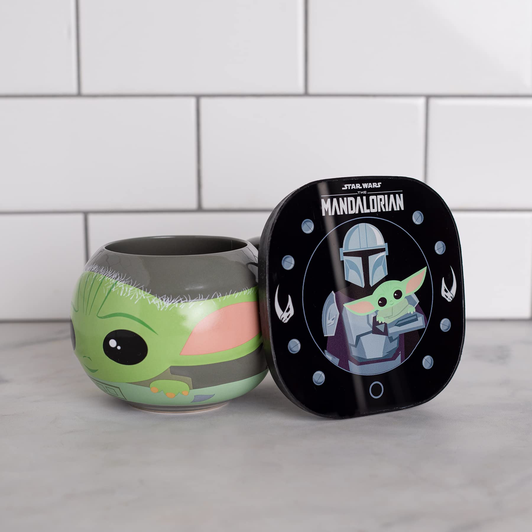 Uncanny Brands Star Wars Mug Warmer with Baby Yoda Molded Mug β Keeps Your Favorite Beverage Warm - Auto Shut On/Off