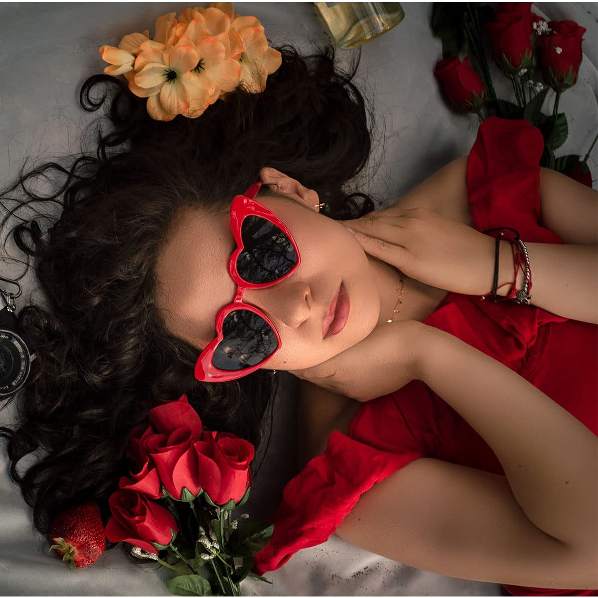YooThink Heart Shaped Sunglasses for Women,Vintage Cat Eye Mod Style Retro Kurt Cobain Glasses (Red)