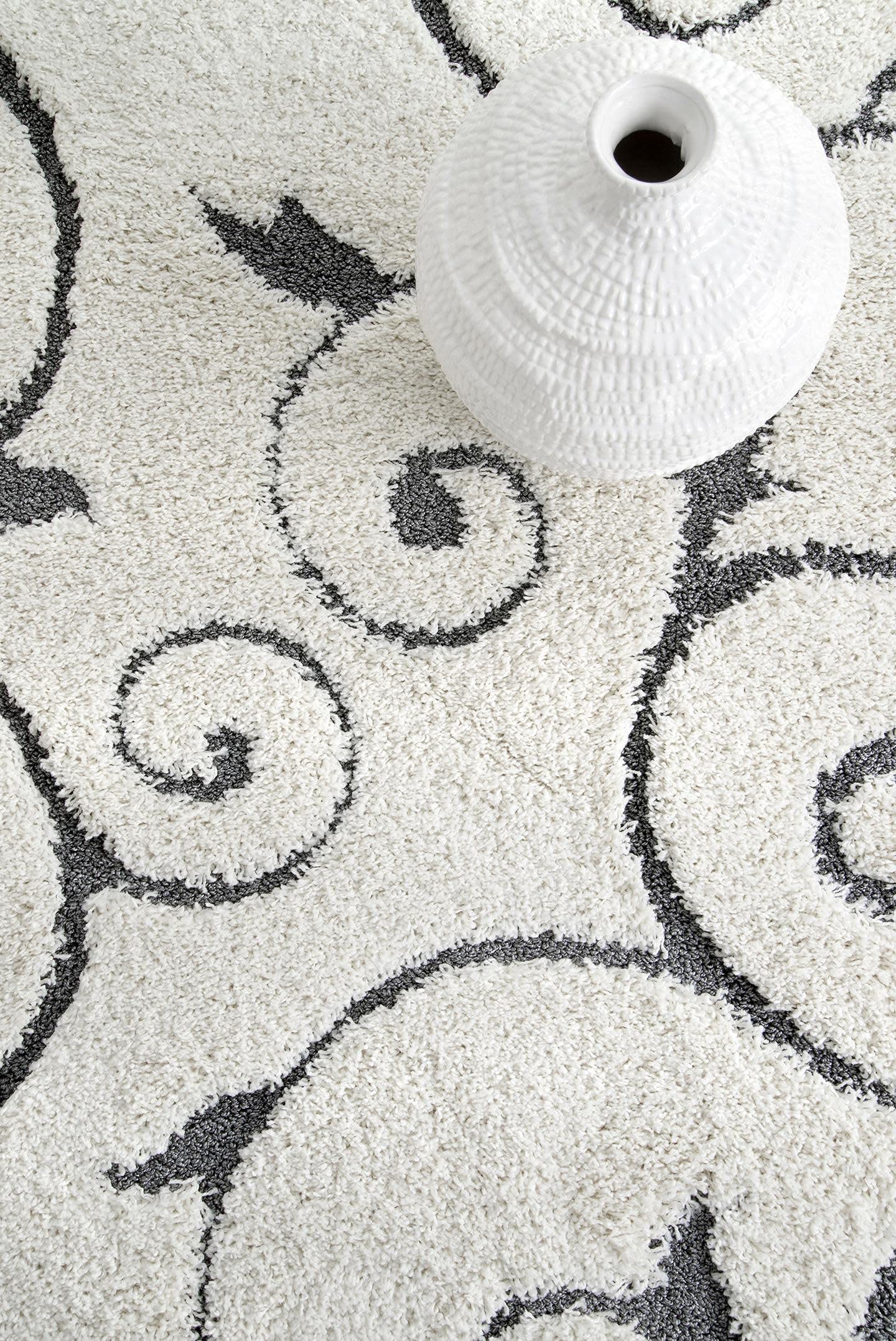 nuLOOM Maisha Contemporary Shag Area Rug, 4x6, Beige