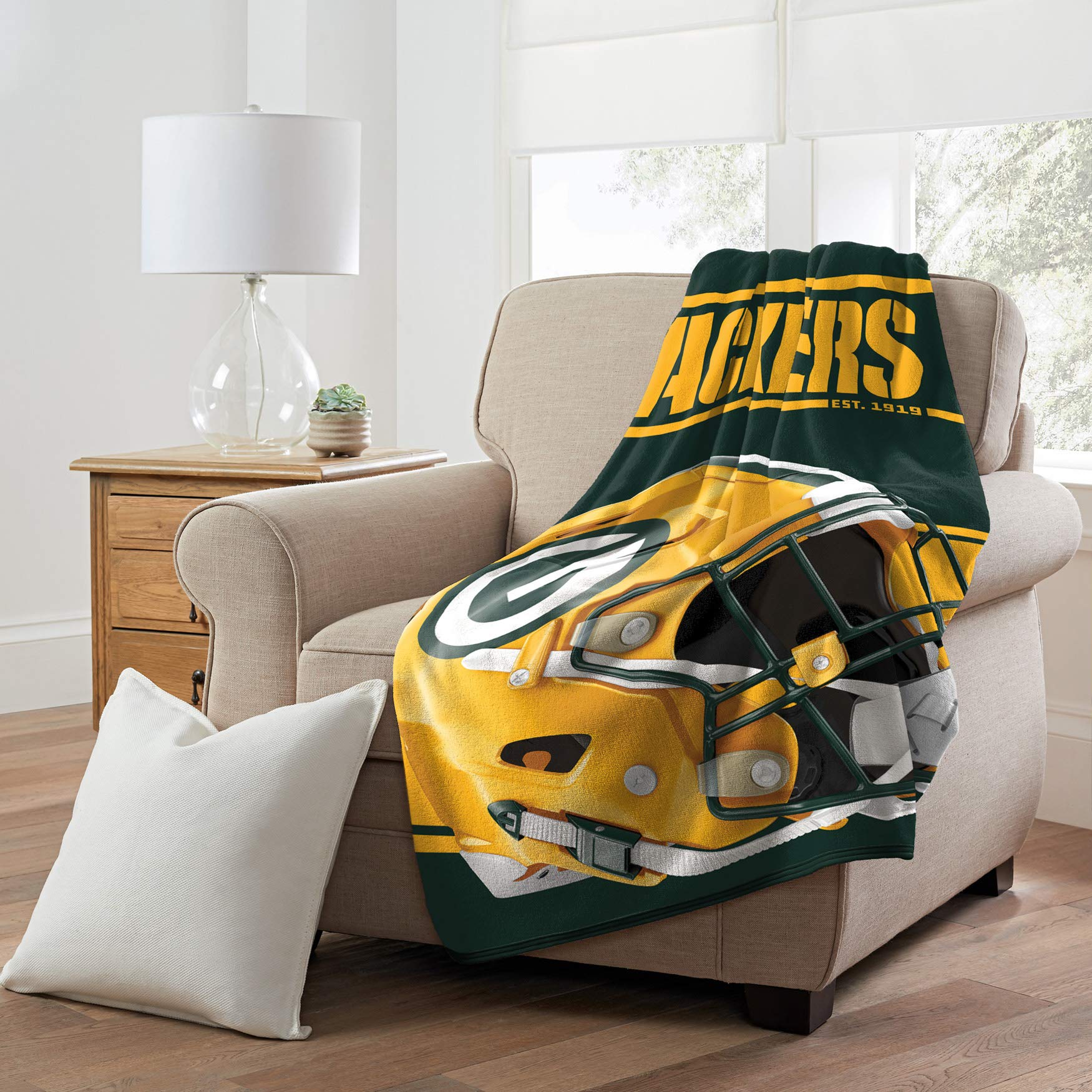 Northwest NFL Green Bay Packers 46x60 Micro Raschel Run Design RolledBlanket, Team Colors, One Size (1NFL059050017RET)